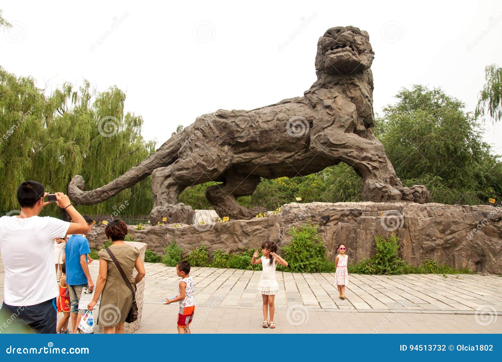 The Zoo in Beijing in China Editorial Photography - Image of monument ...