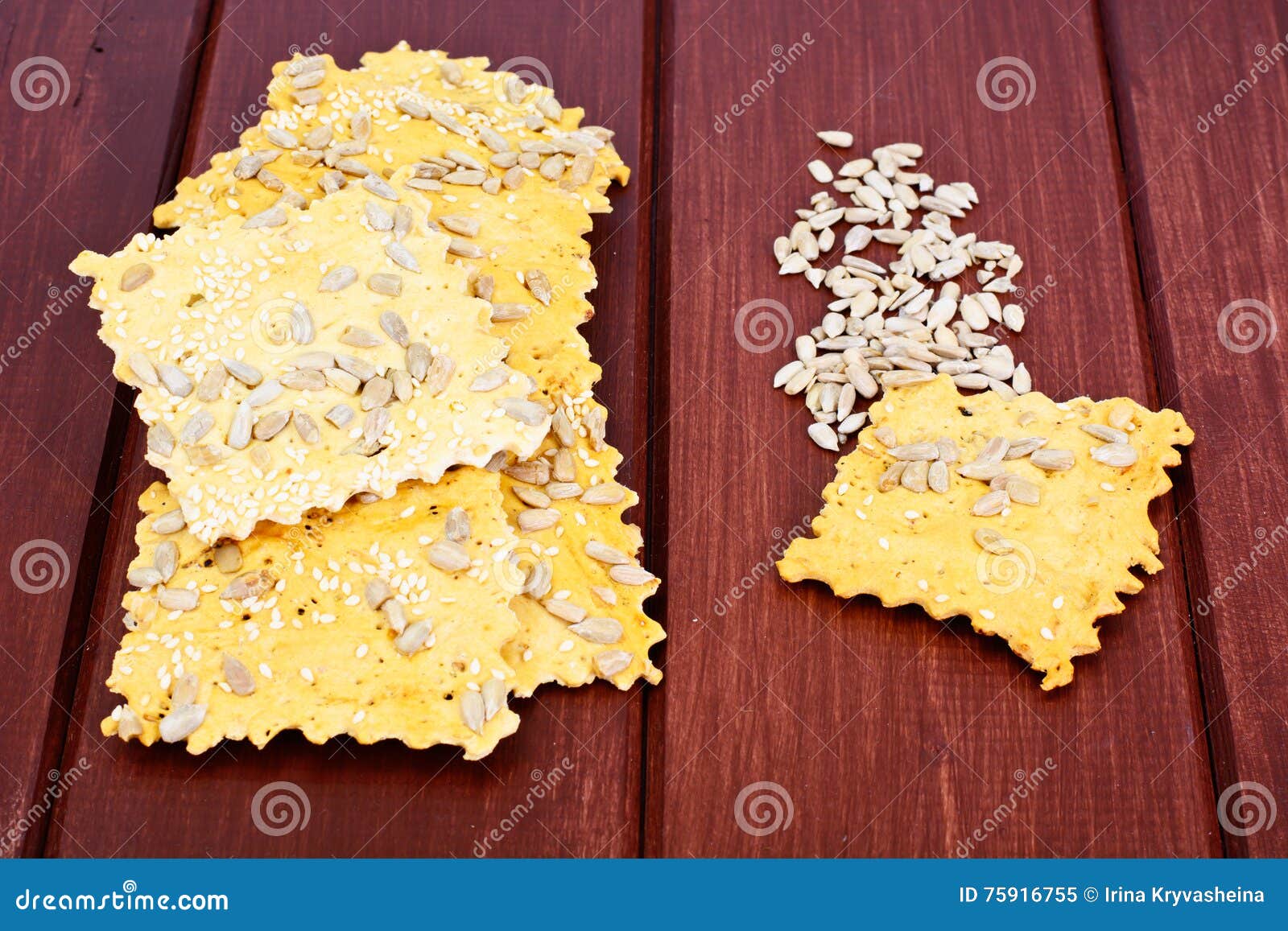 Zoute Crackers Met Zonnebloemzaden Stock Afbeelding - Image of ronde ...