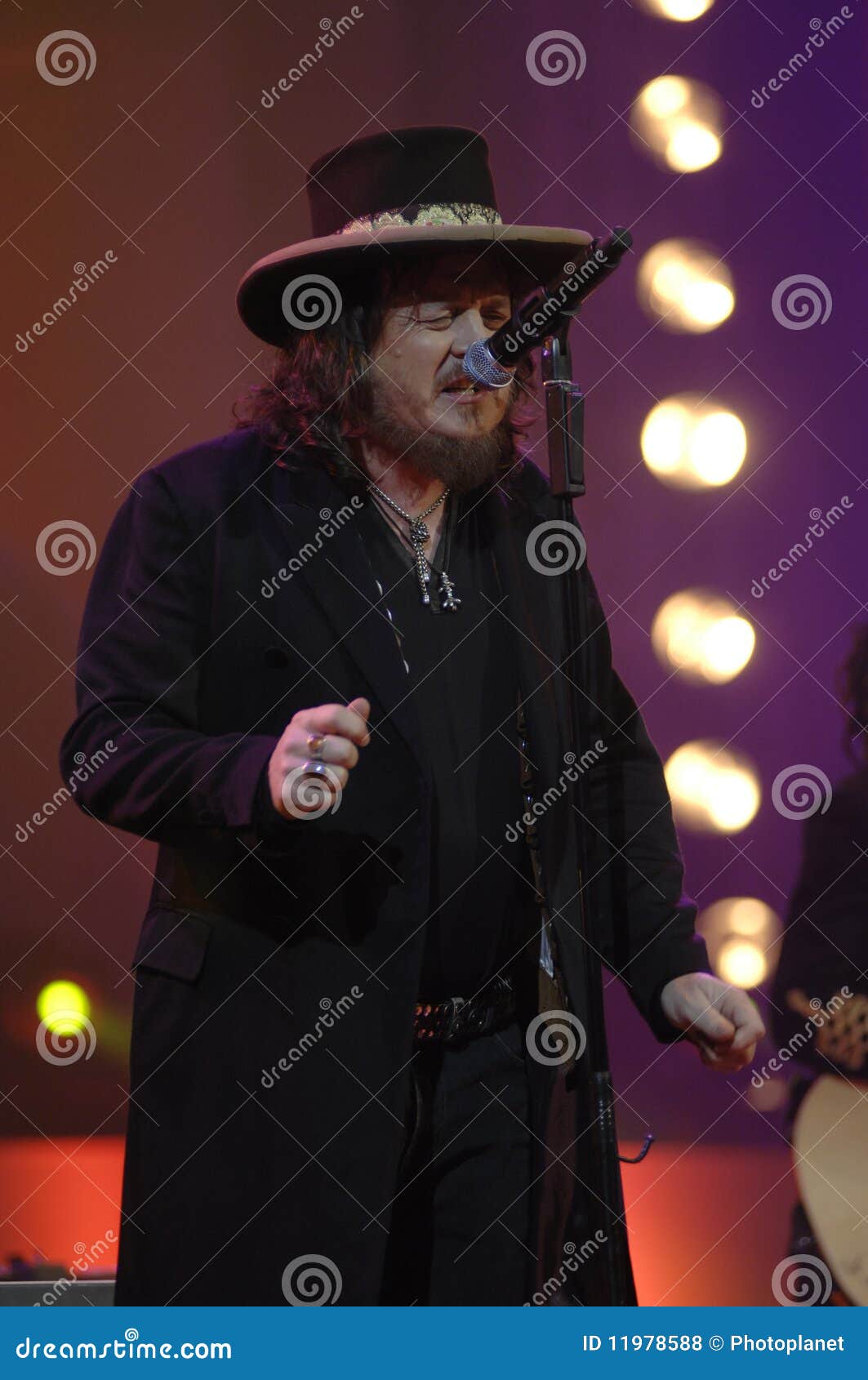 Zucchero in Concert editorial stock photo. Image of italia - 11978588