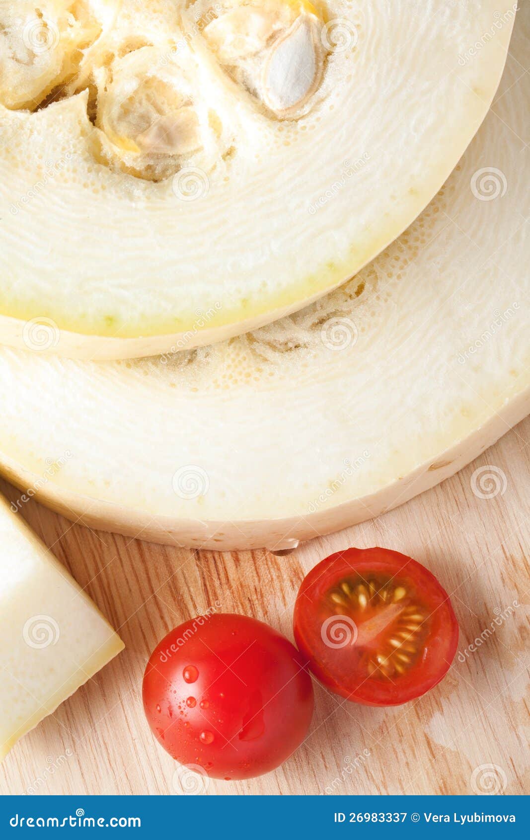 Zucchini fresco cortado imagem de stock. Imagem de dieta - 26983337