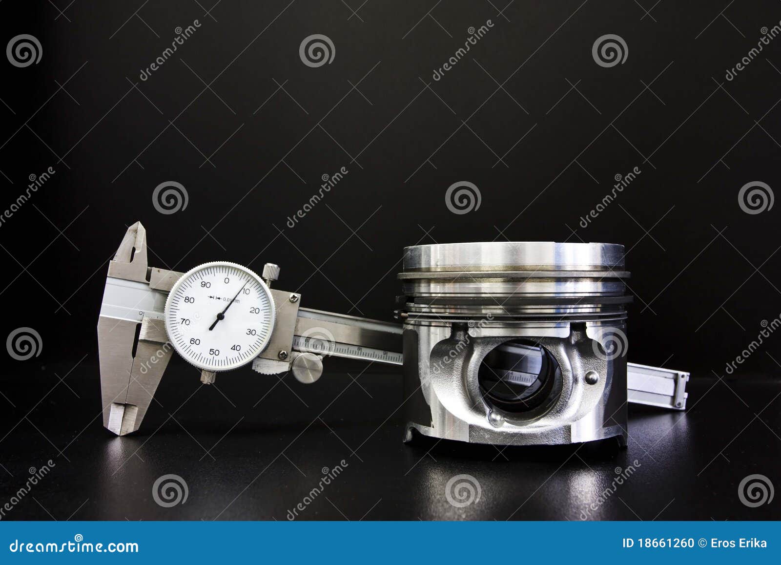 Zuigers stock foto. Image of hulpmiddelen, metaal, bewerking - 18661260