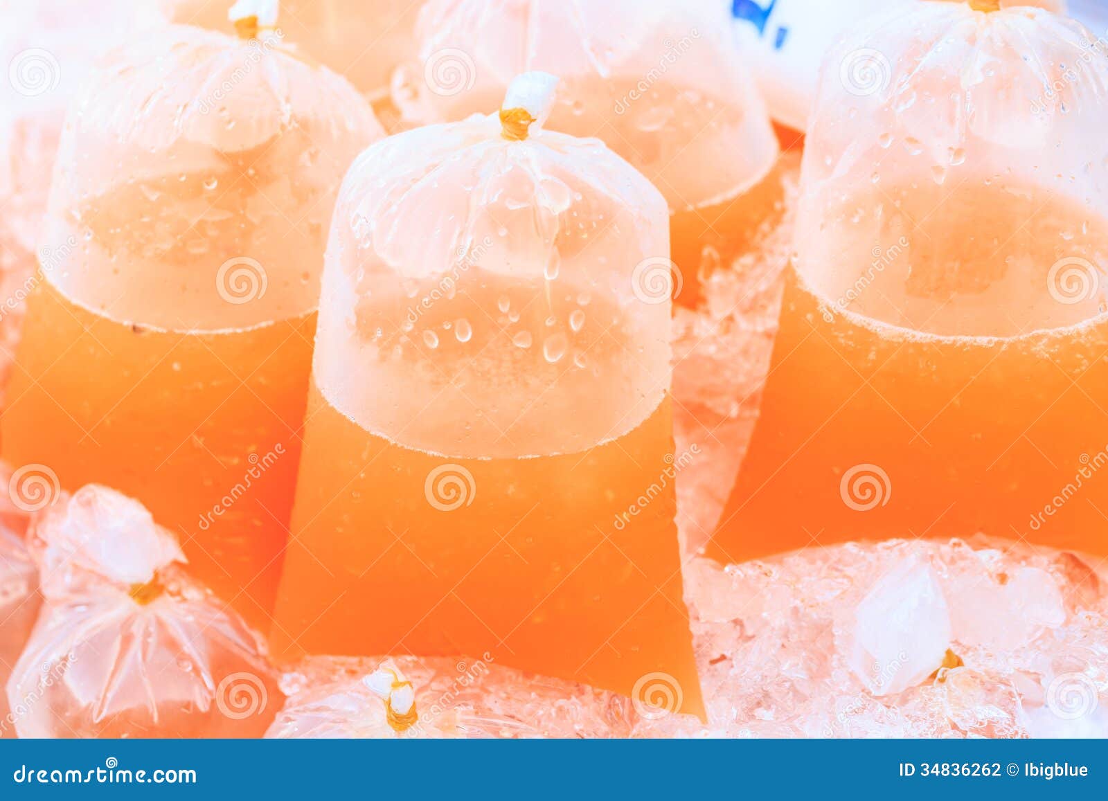 Zumo de naranja del bolso foto de archivo. Imagen de jugo - 34836262