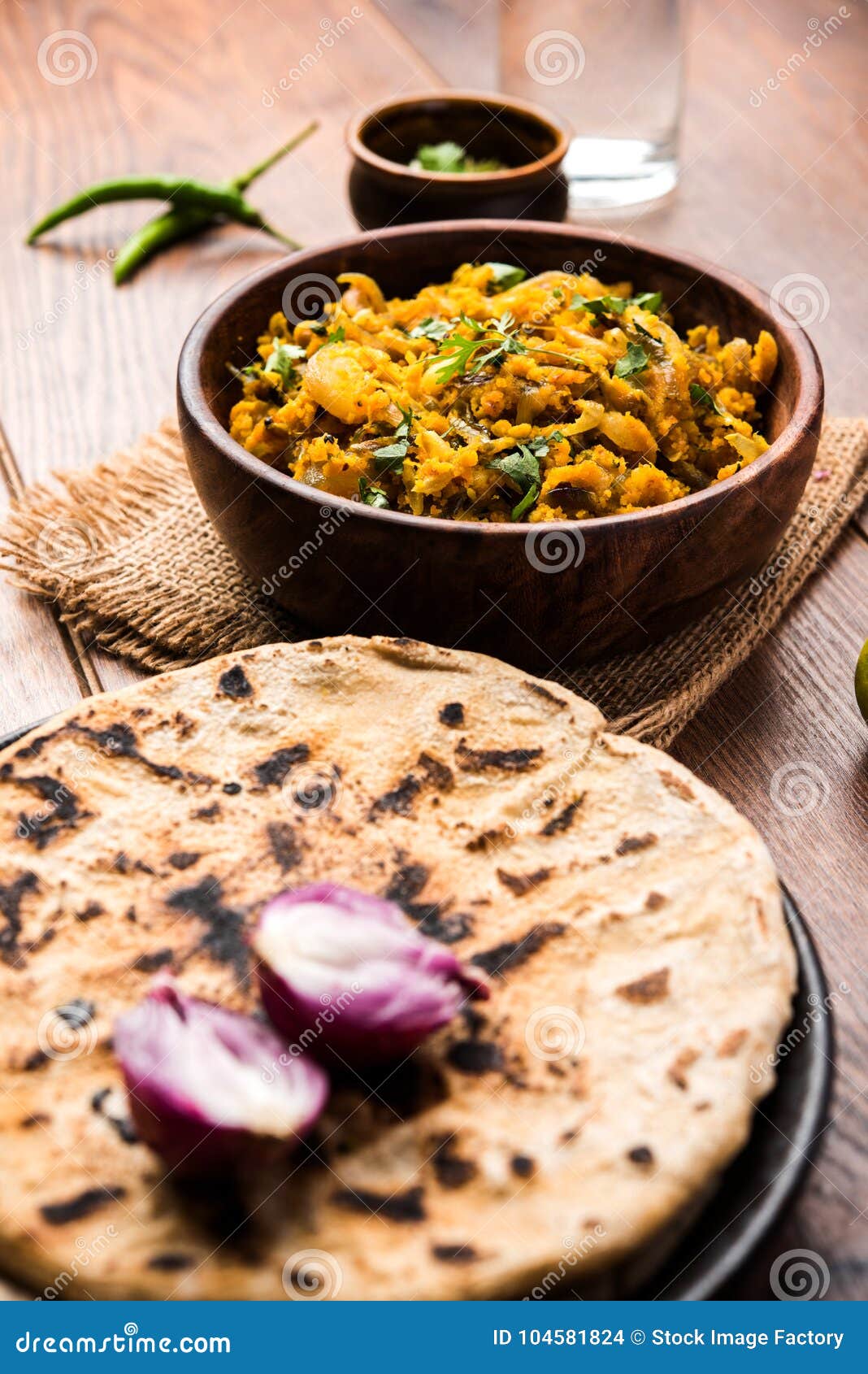 Zunka Bhakar Pithla O Pitla, Comida India Foto de archivo - Imagen de ...