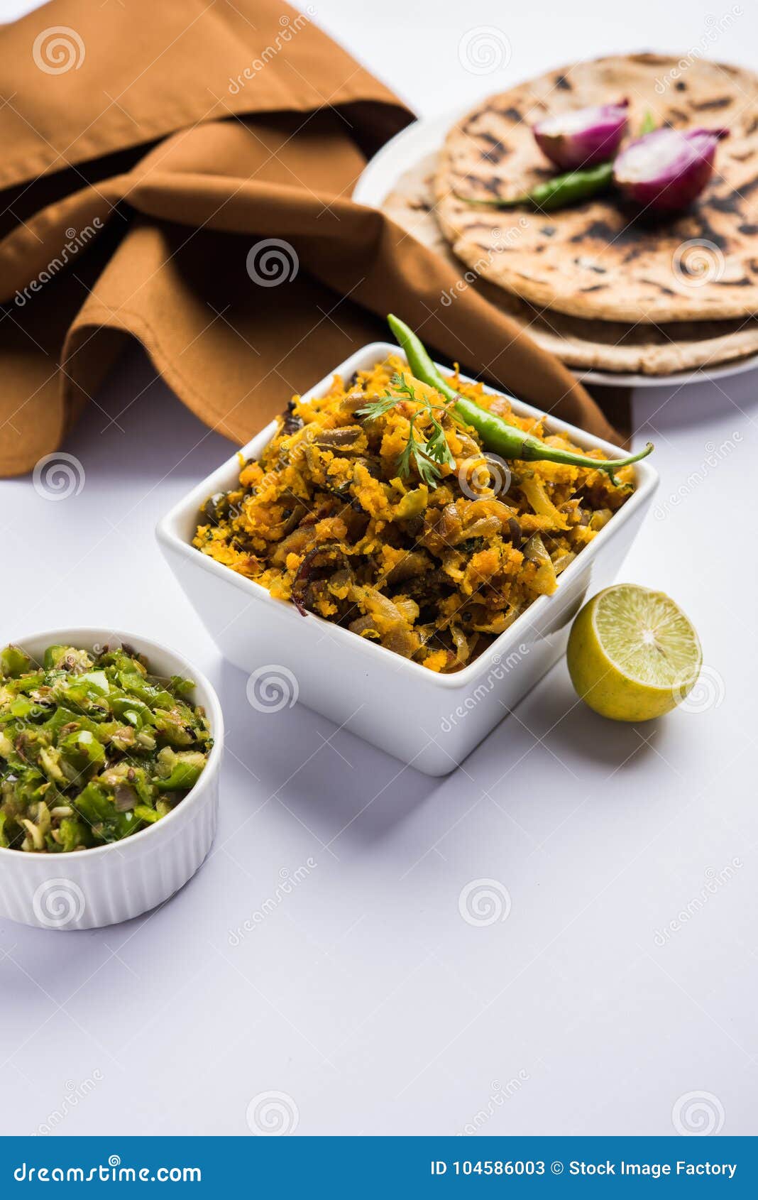 Zunka Bhakar Pithla O Pitla, Comida India Imagen de archivo - Imagen de ...