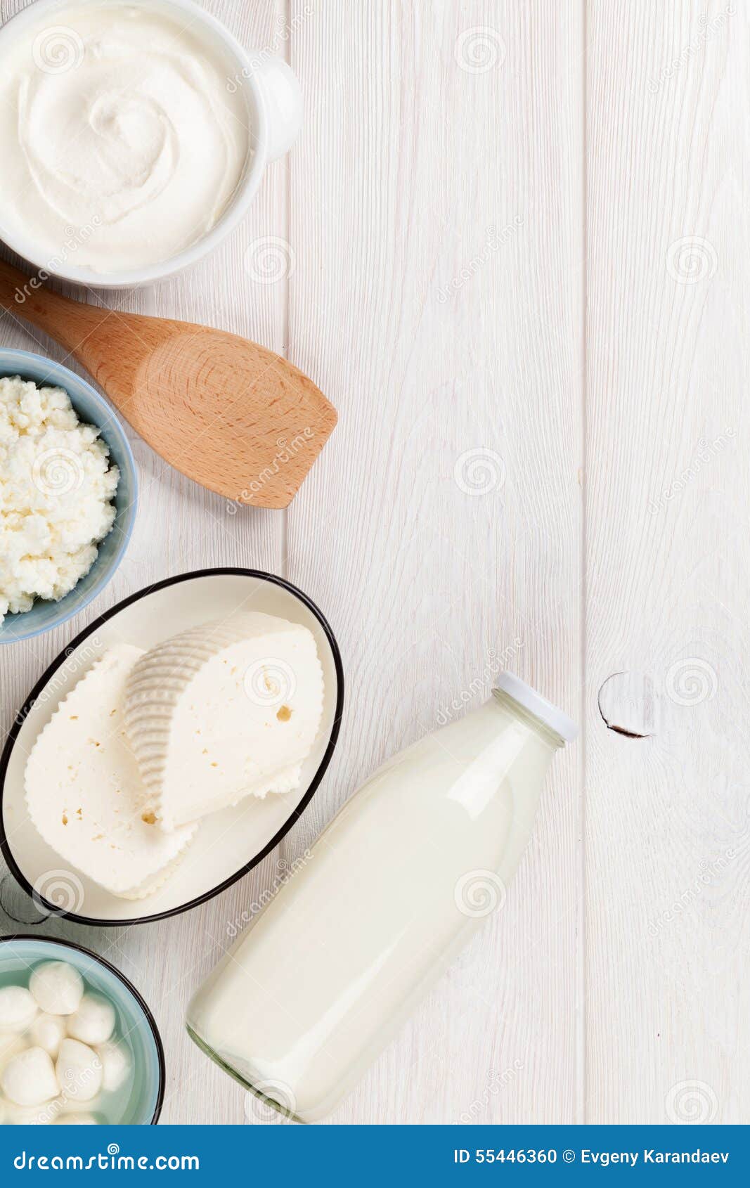 Zure Room, Melk, Kaas En Yoghurt Stock Foto - Image of assortiment ...