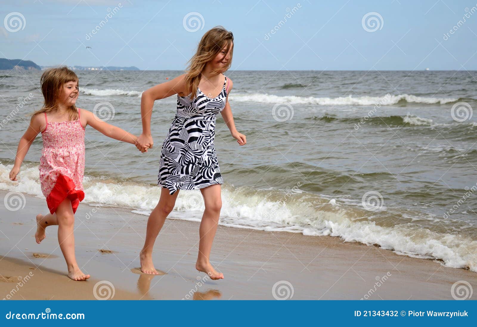 Zusters op het strand stock foto. Image of meisje, openlucht - 21343432