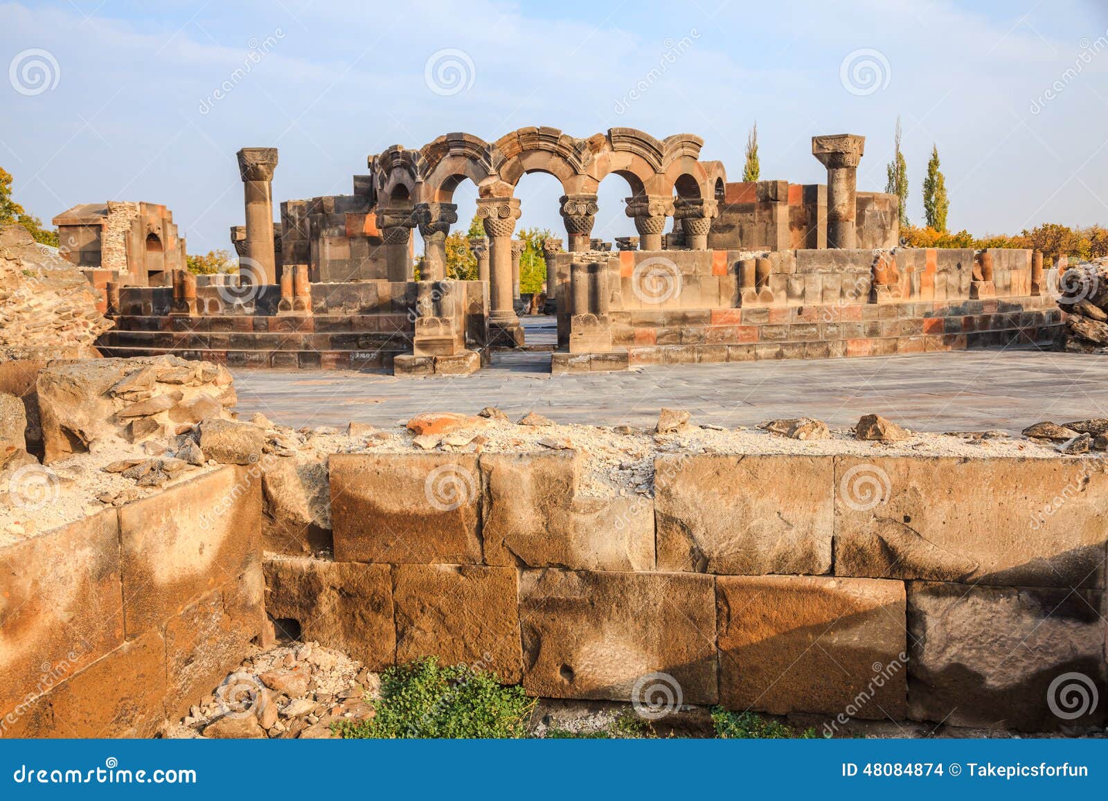 Zvartnotskathedraal in Echmiadzin Stock Foto - Image of beroemd, kerk ...