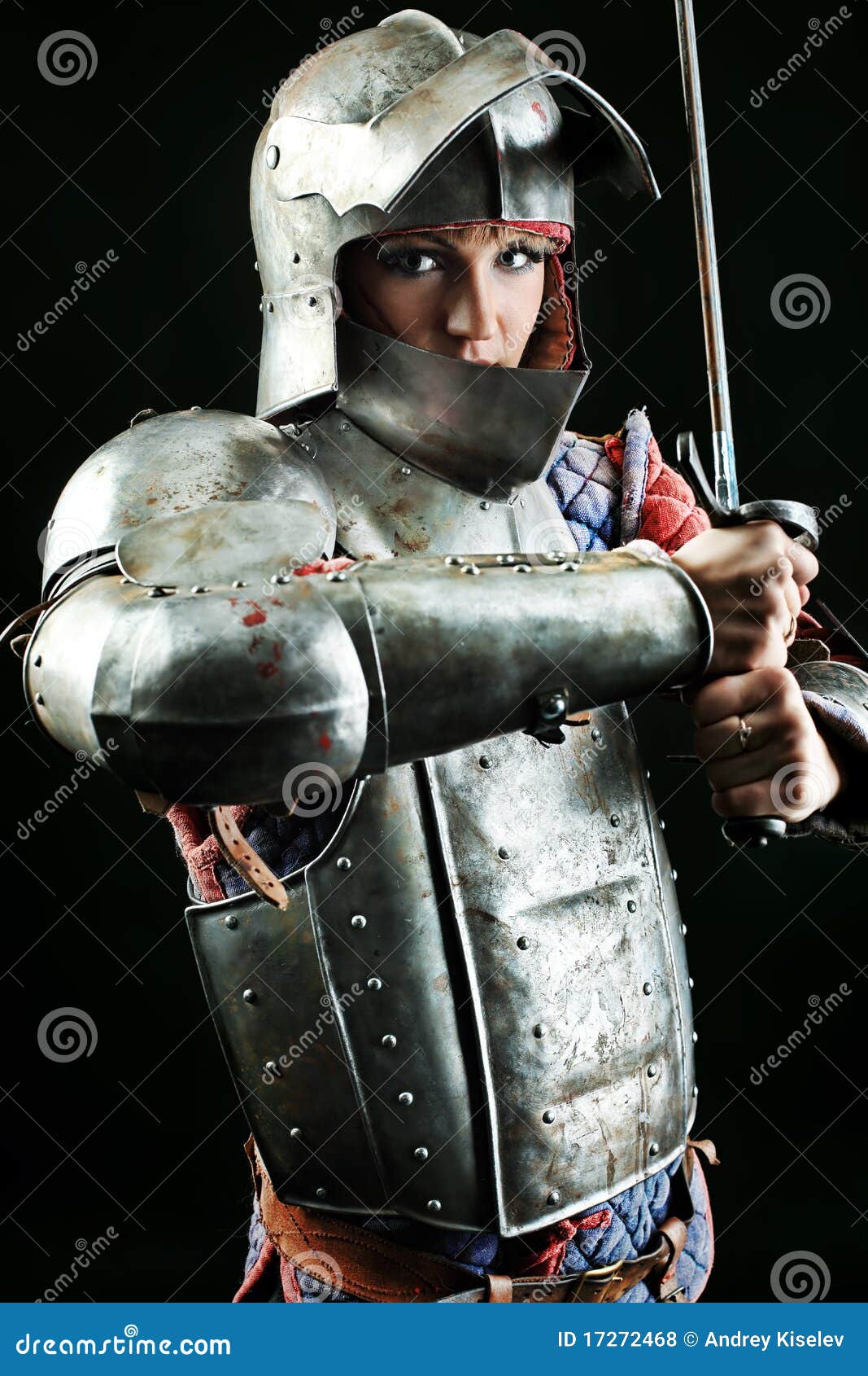 Zwaard stock foto. Image of kleding, mensen, antiquiteit - 17272468