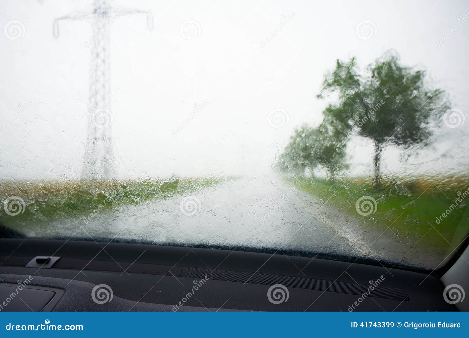 Zware Regen Van Binnenuit De Auto Stock Afbeelding - Image of vloed ...