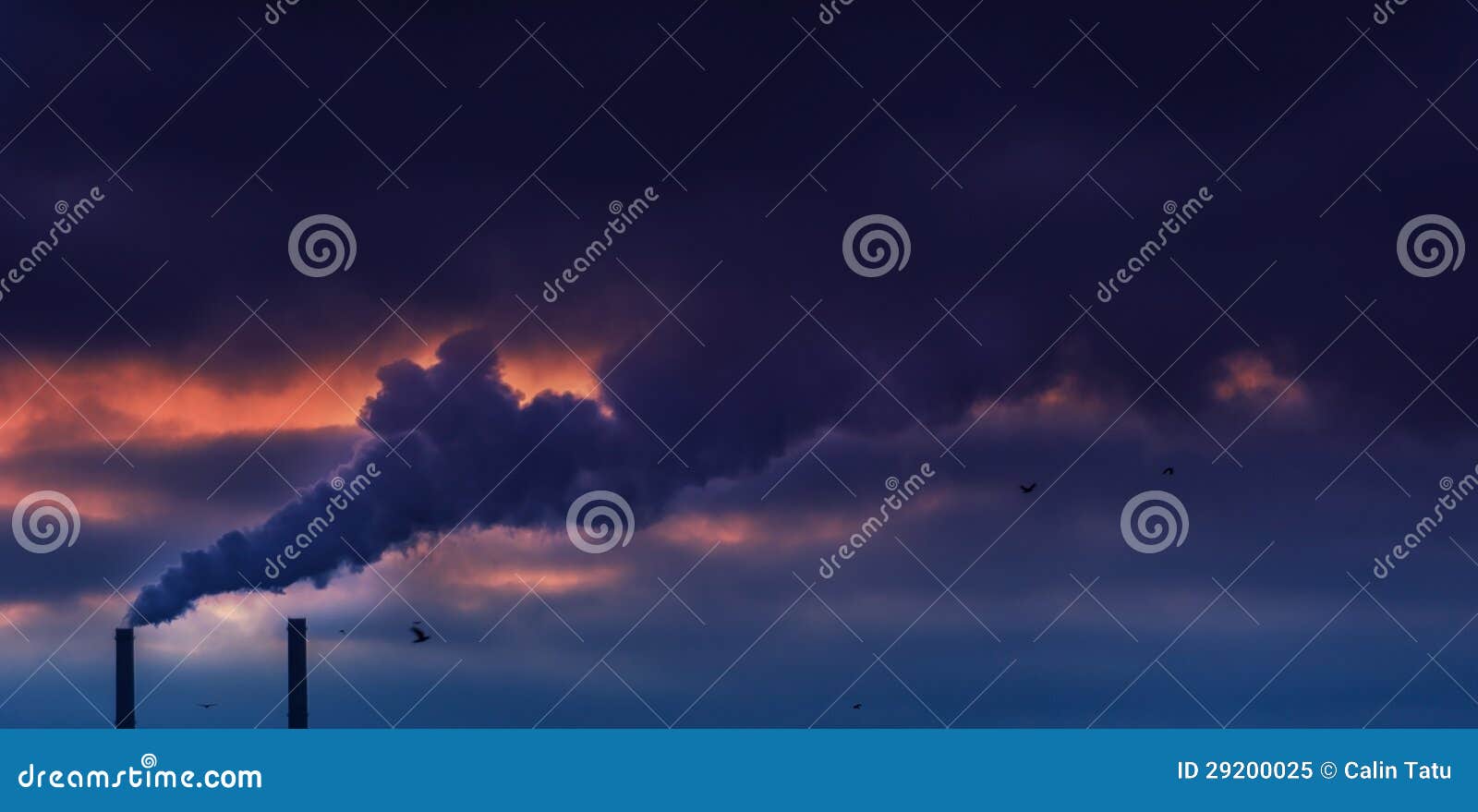 Zware Rook Van Steenkoolelektrische Centrale Stock Afbeelding - Image ...