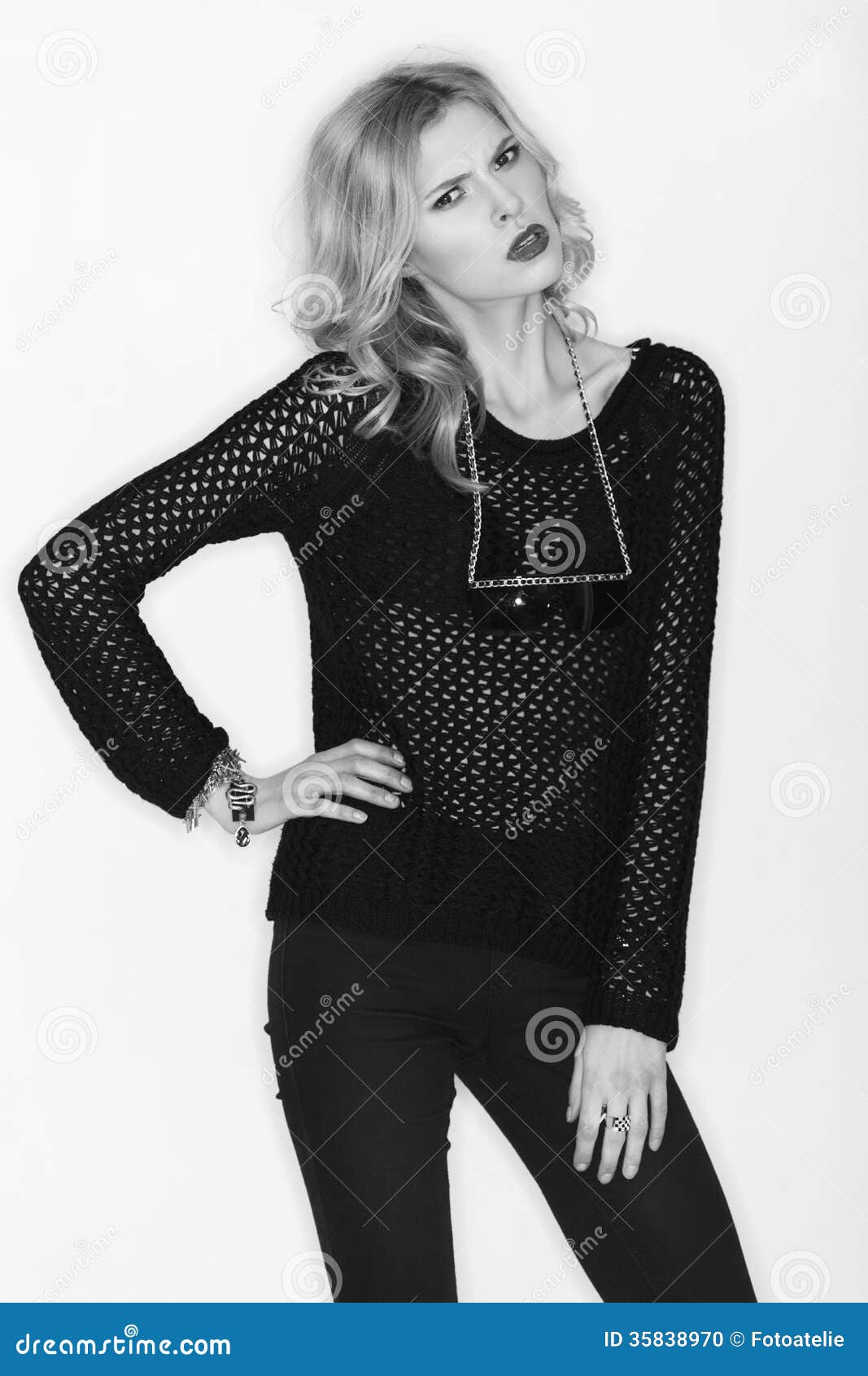 Zwart-witte Foto Van Mooi Model Stock Foto - Image of elegant, meisje ...