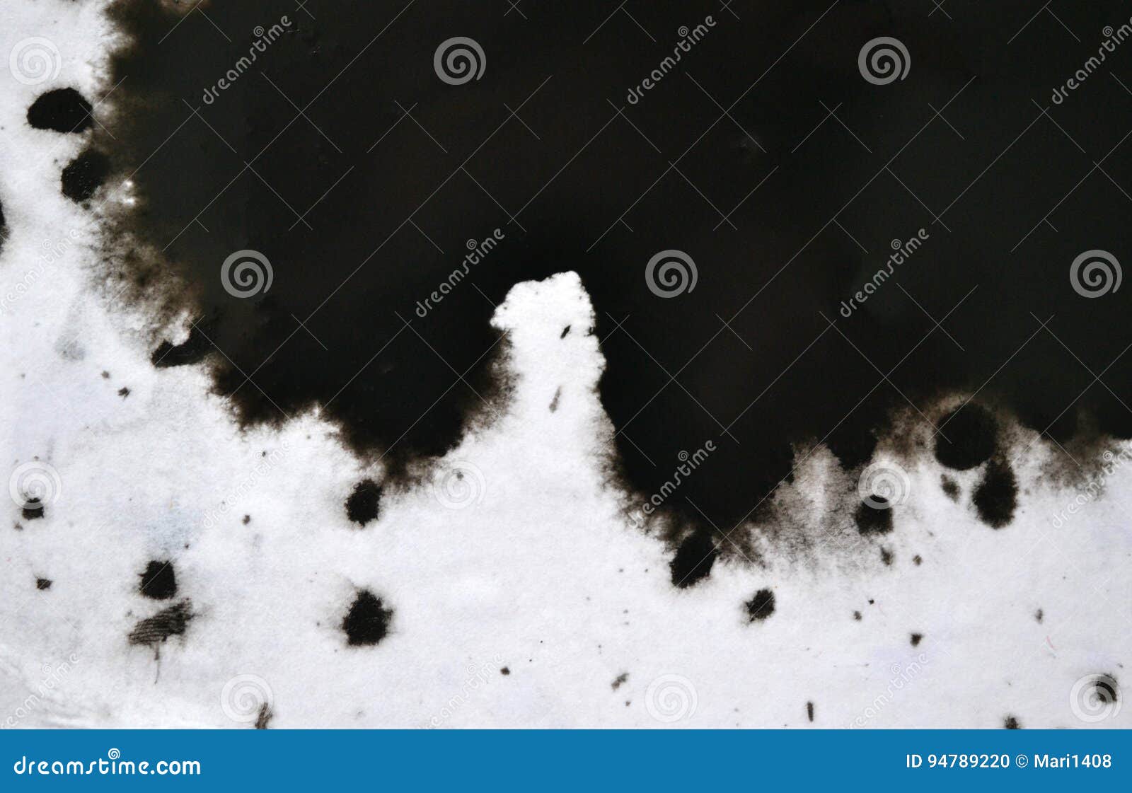 Zwarte Die Inkt Over Wit Close-updocument Wordt Vervoerd Stock Foto ...