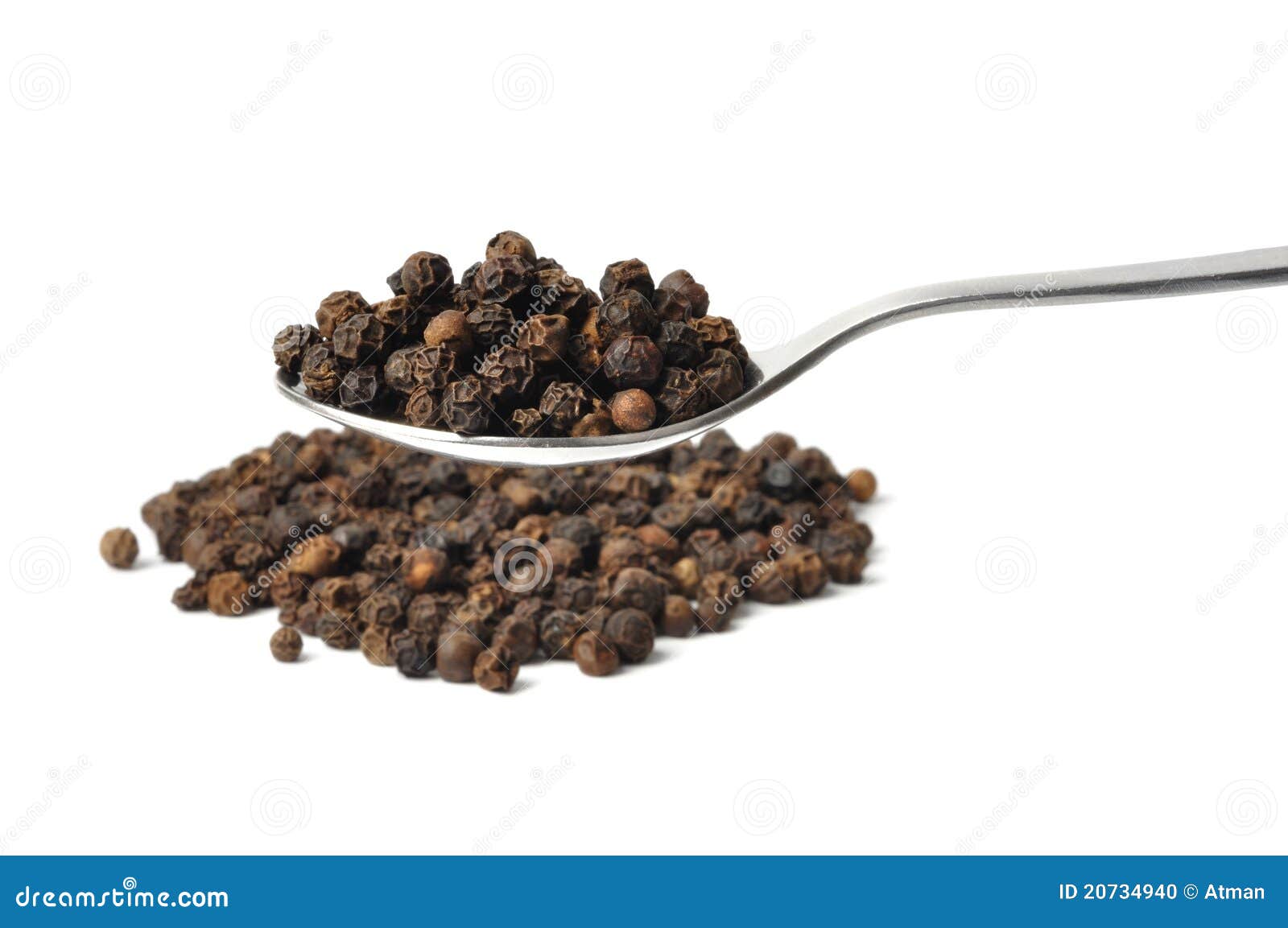 Zwarte peper stock foto. Image of lepel, geïsoleerd, eetbaar - 20734940