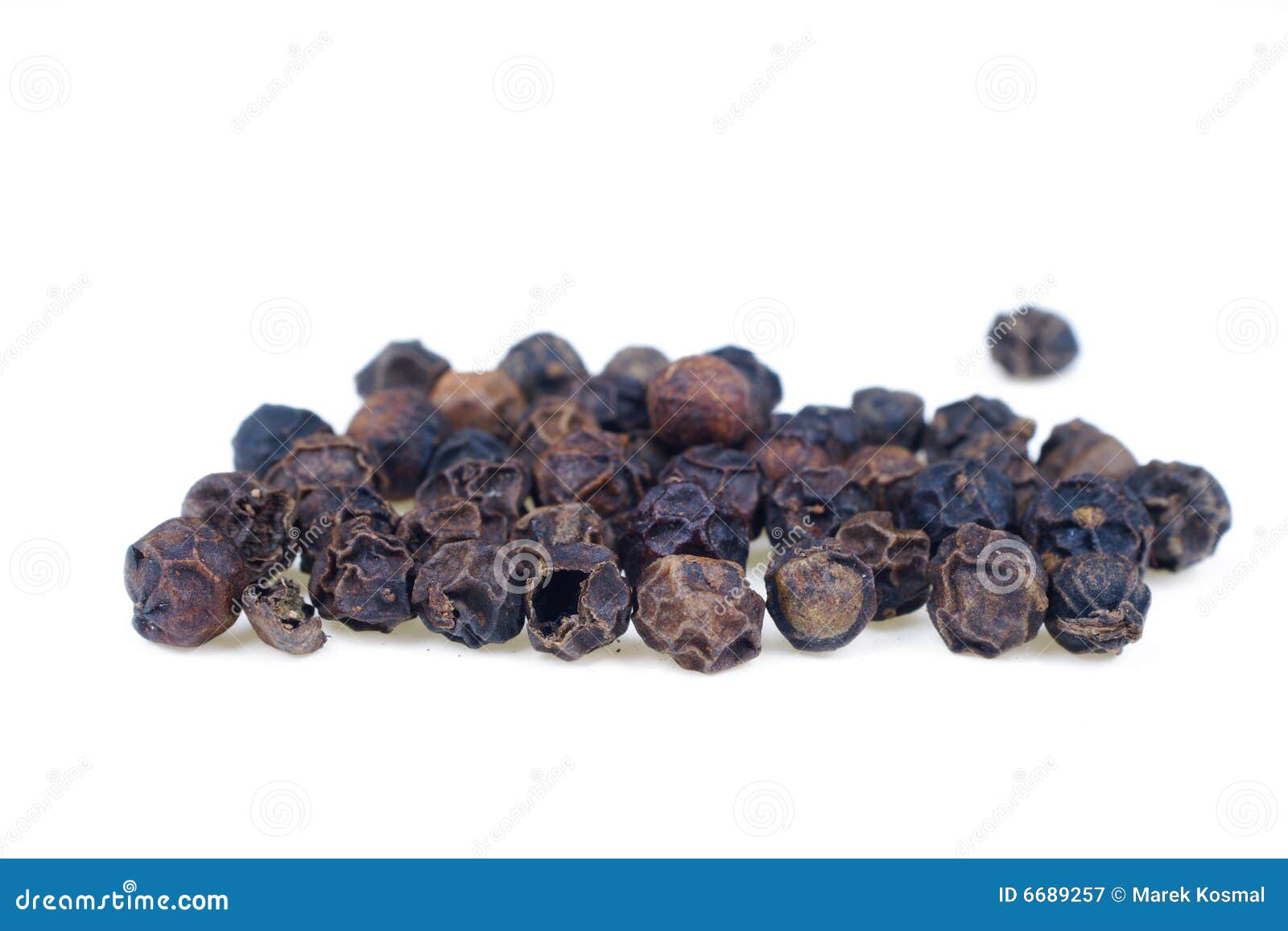 Zwarte peper stock afbeelding. Image of voedsel, droog - 6689257