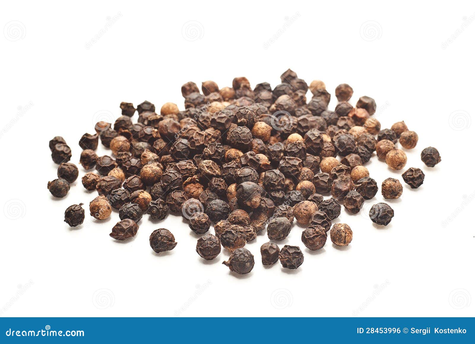 Zwarte Peper Op Witte Achtergrond Stock Foto - Image of geheel, zaad ...