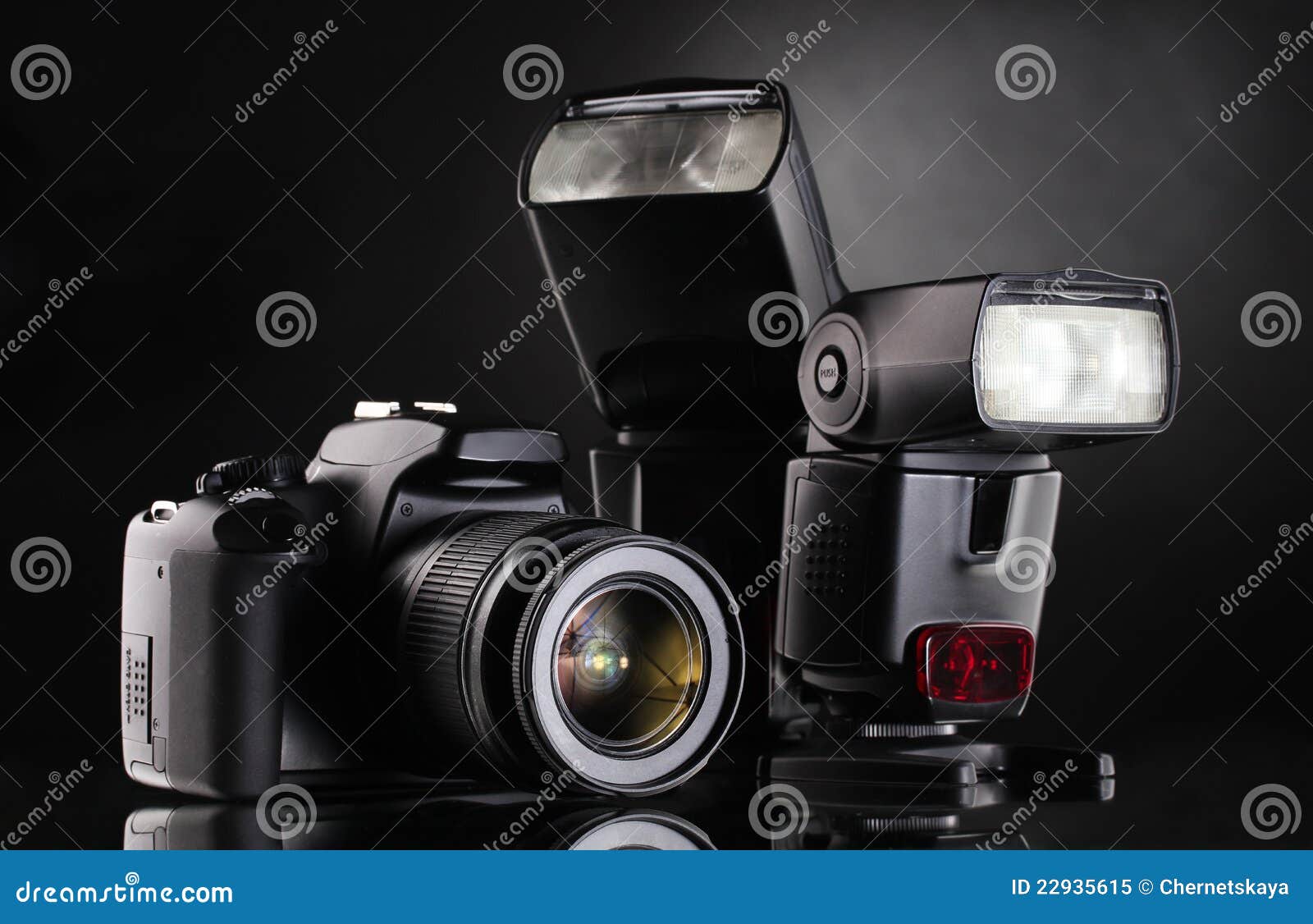 Zwarte Photocamera Met Flits Stock Afbeelding - Image of apparaat ...