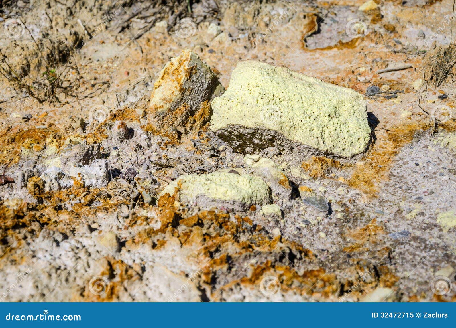 Zwavel stock afbeelding. Image of concepten, erosie, rood - 32472715