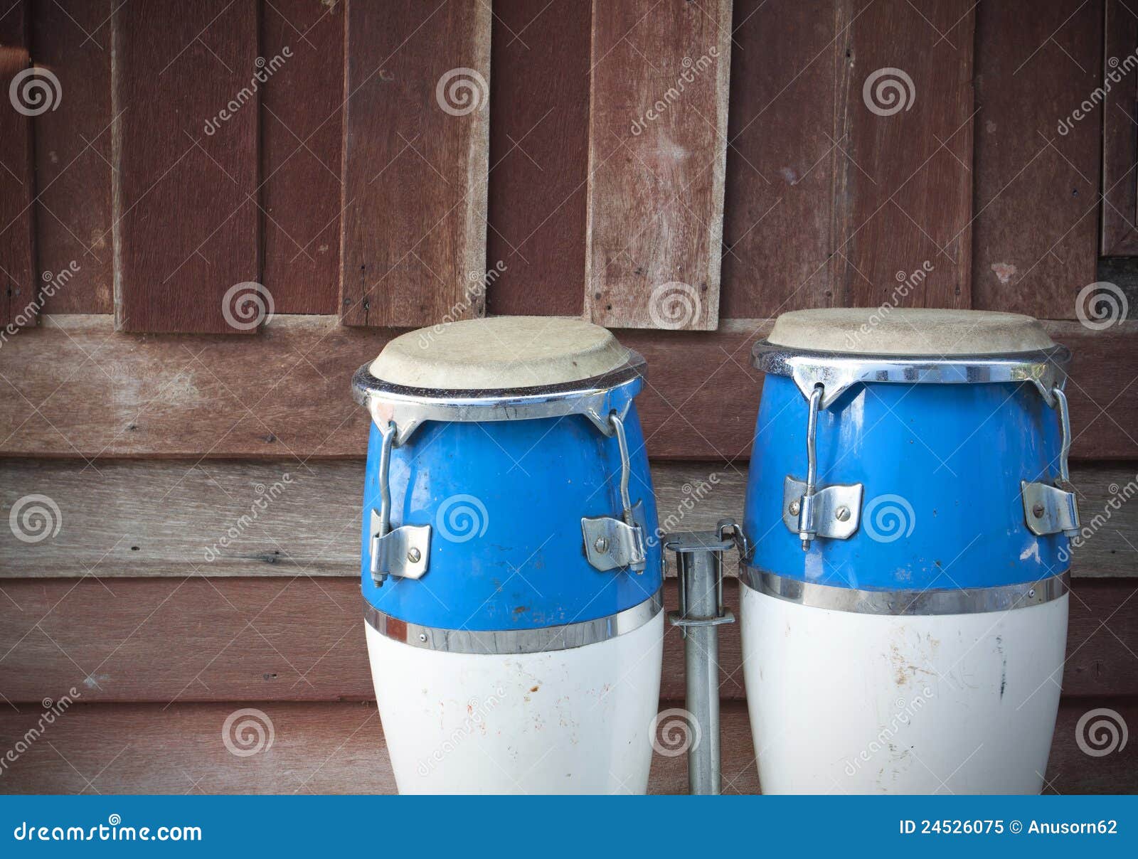 Zwei Congas stockbild. Bild von perkussion, unterhaltung - 24526075