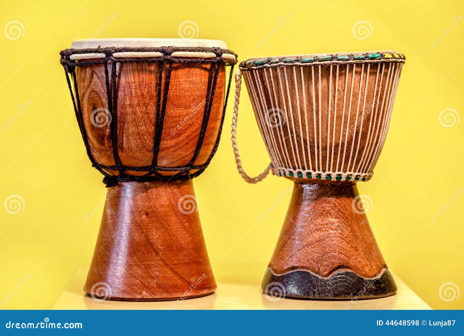 Zwei djembe Trommeln stockfoto. Bild von instrument, zwei - 44648598