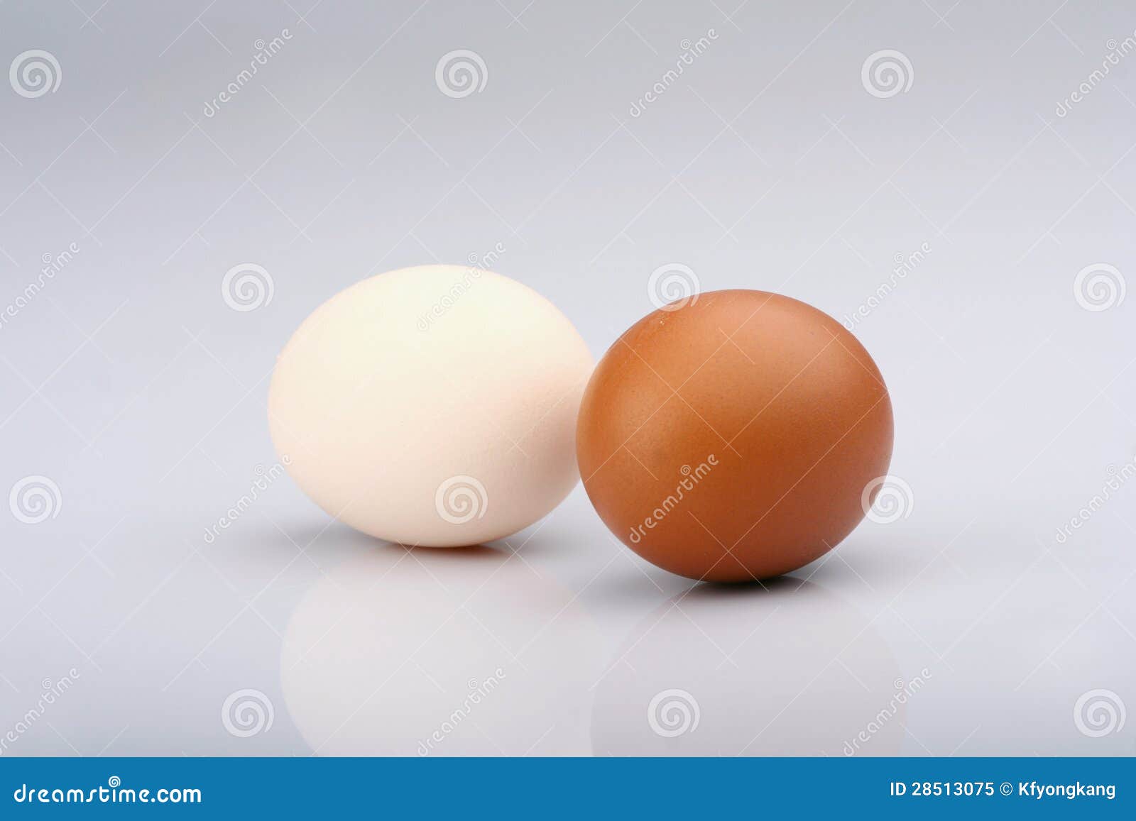 Zwei Eier stockbild. Bild von nähren, köstlich, hintergrund - 28513075