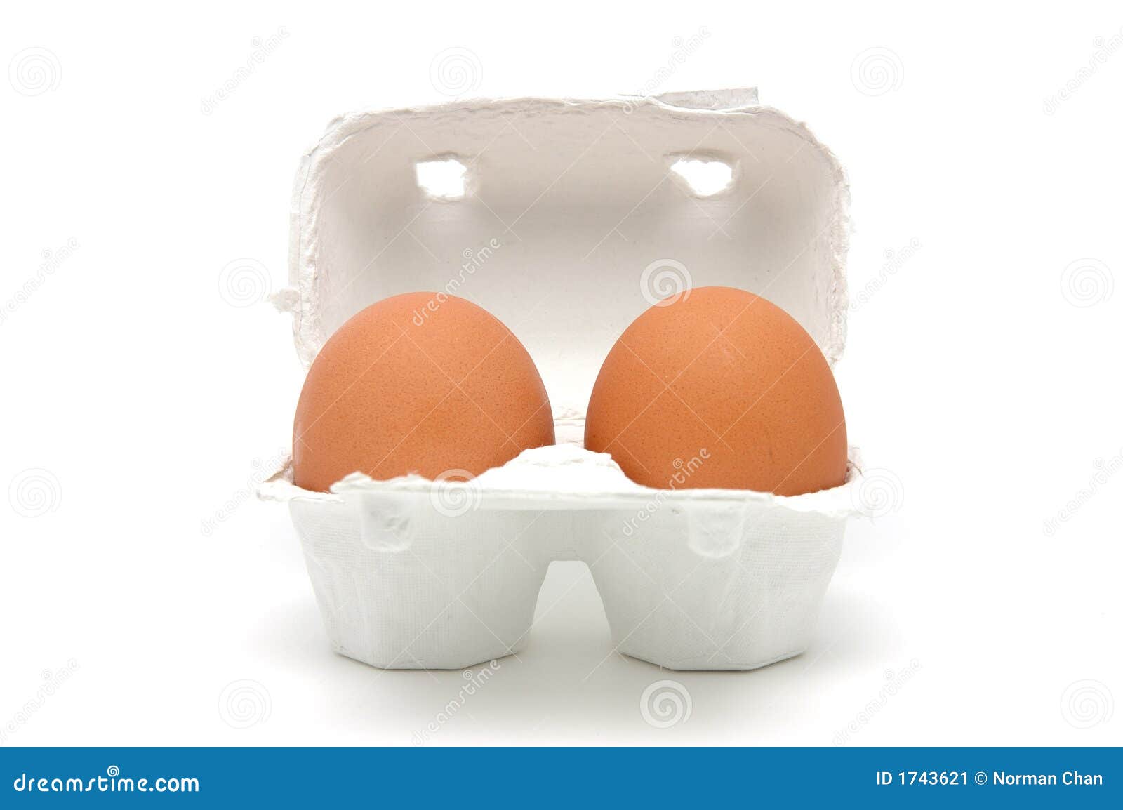 Zwei Eier im Karton stockbild. Bild von essen, eigelb - 1743621