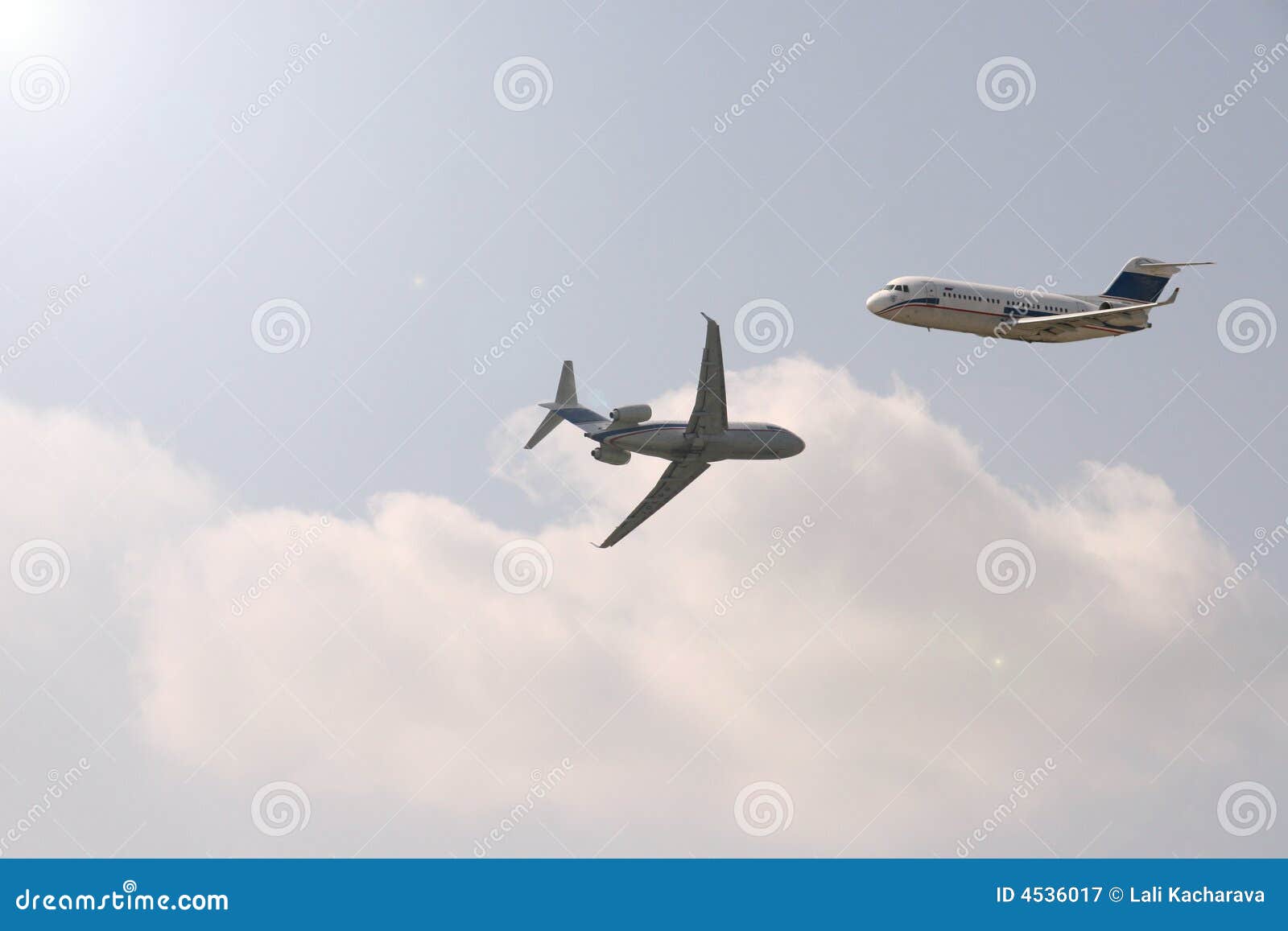 Zwei Flugzeuge stockbild. Bild von himmel, zwei, transport - 4536017