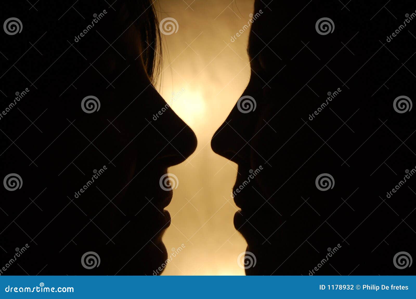 Zwei Gesichter stockfoto. Bild von leuchte, anstarren - 1178932