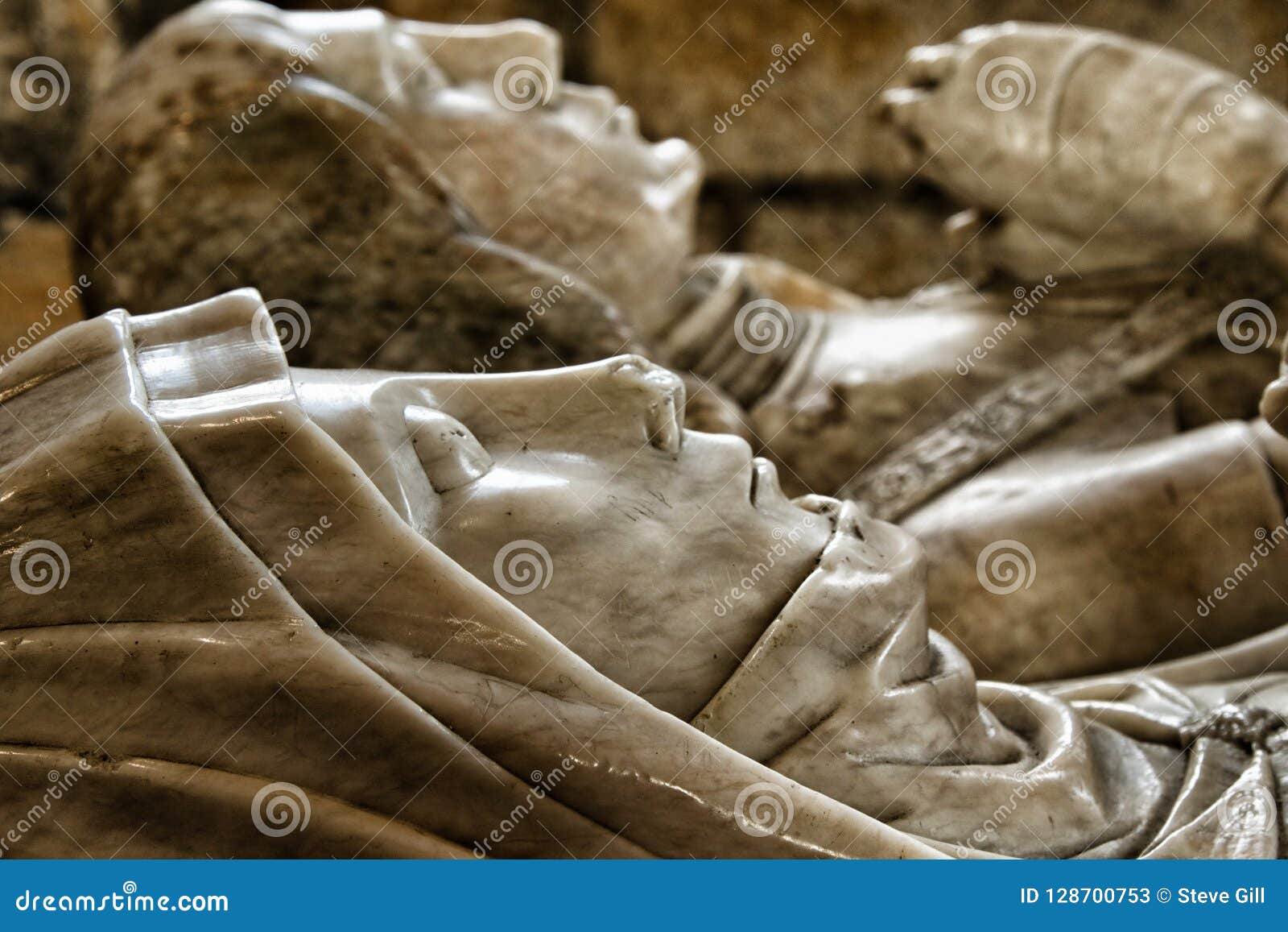 Zwei Grau Alabaster Gestaltete Bildnisse Redaktionelles Stockfoto ...