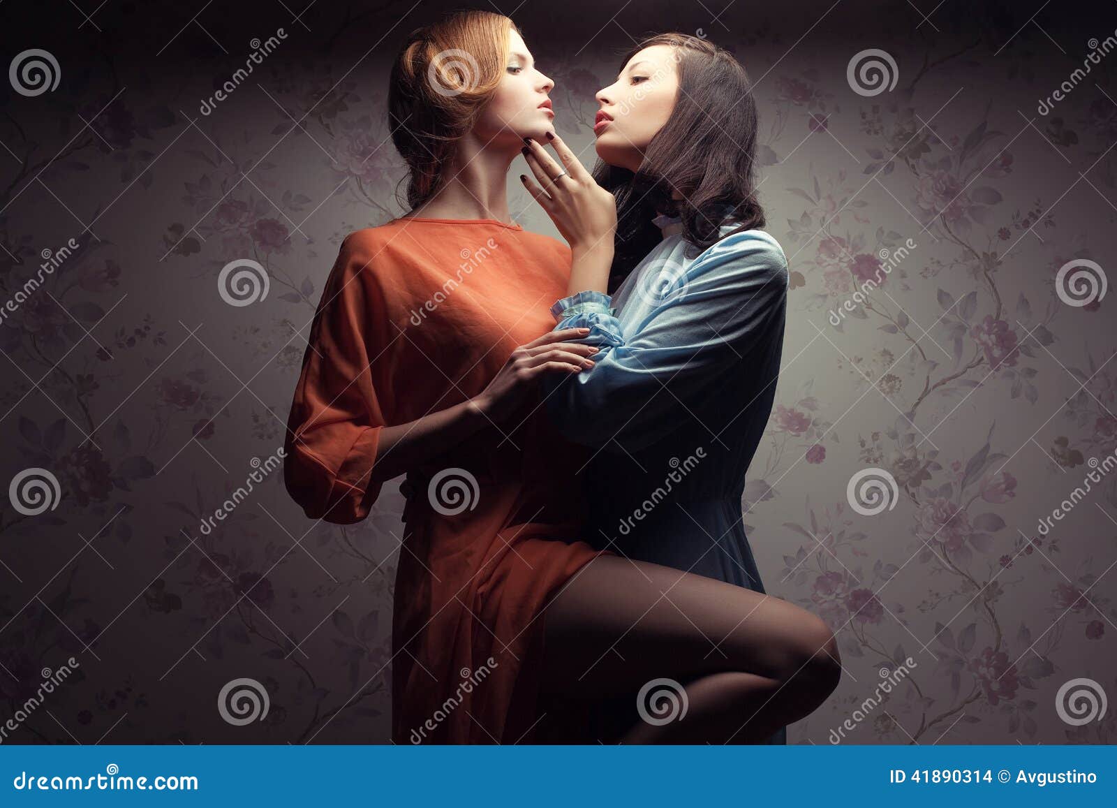 Zwei Herrliche Freundinnen Die Liebe Machen Stockfoto Bild Von
