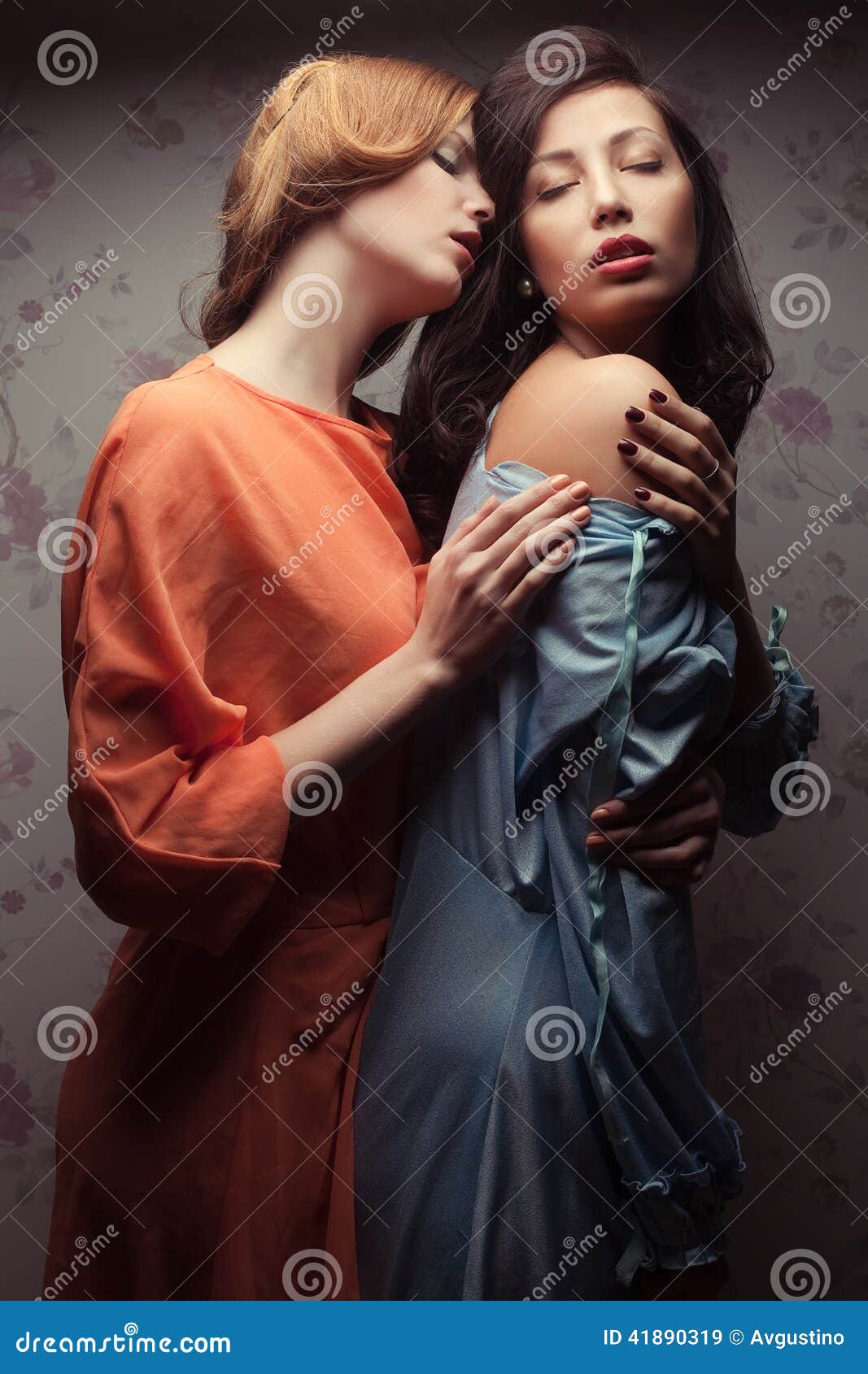 Zwei Herrliche Freundinnen Die Liebe Machen Stockbild Bild Von