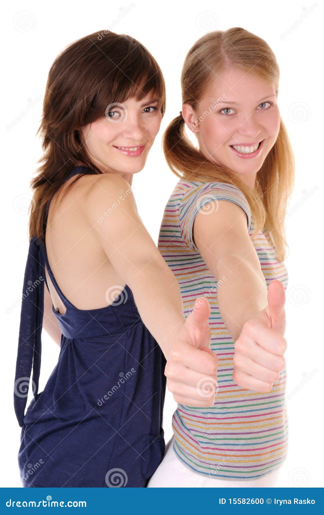 Zwei Jugendliche, Die Sich Daumen Zeigen. Stockfoto - Bild von ...