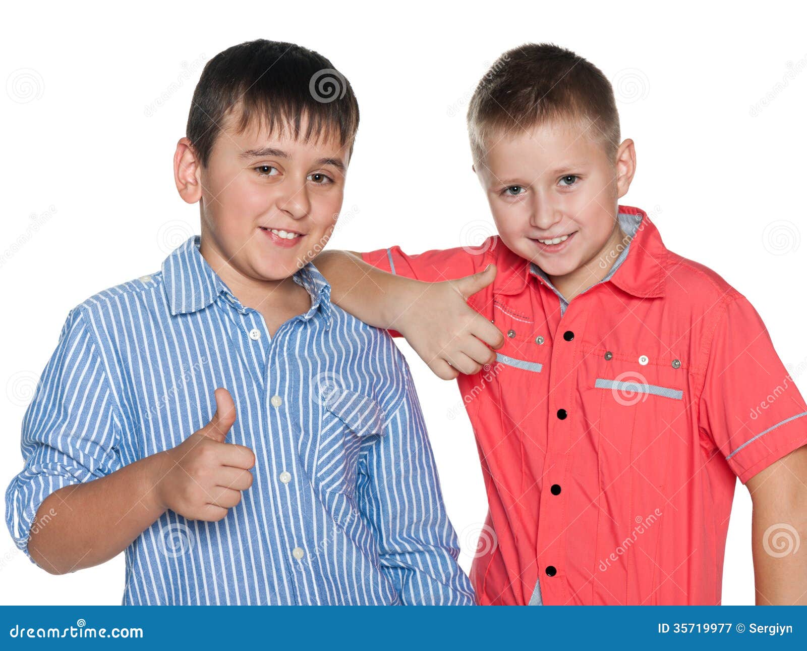 Zwei Jungen Halten Ihre Daumen Hoch Stockbild - Bild von erfolg ...