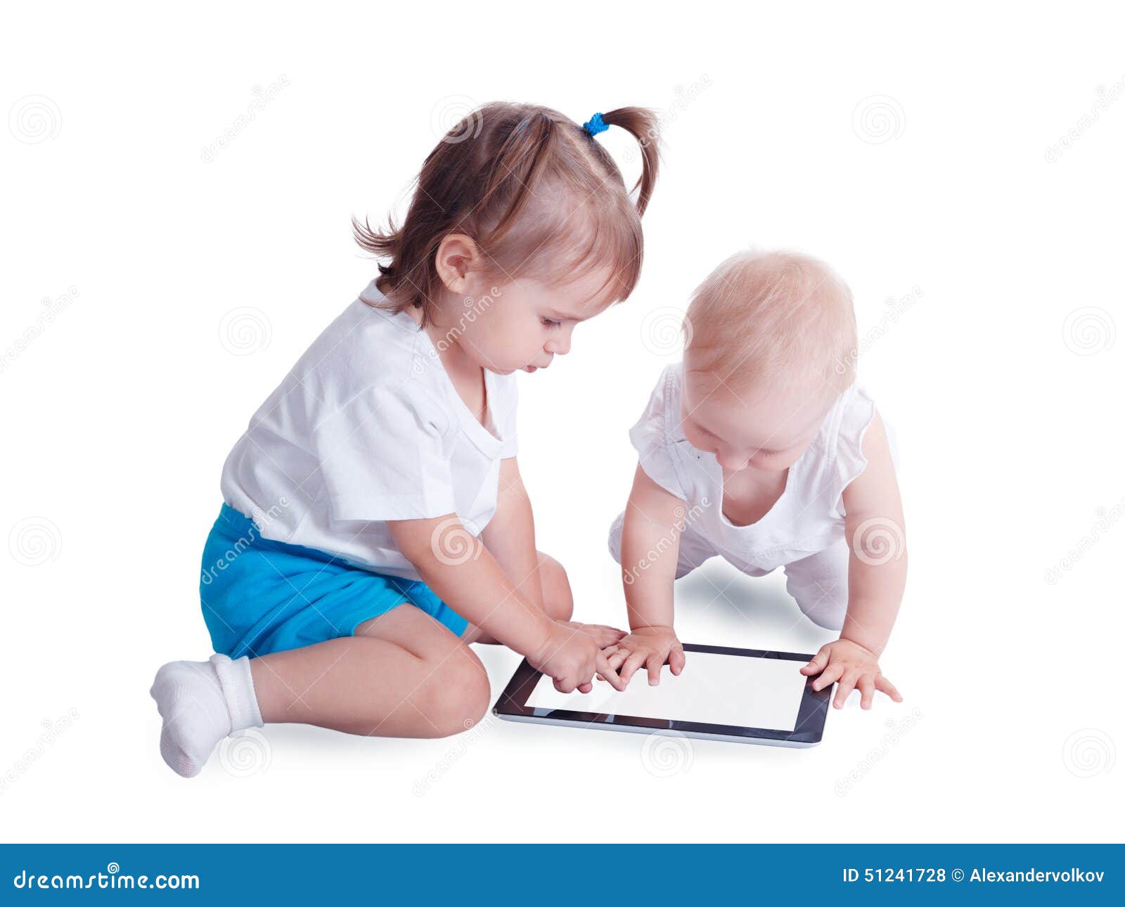 Zwei Kleinkinder, Die Mit Tablet-Computer Spielen Stockfoto - Bild von ...