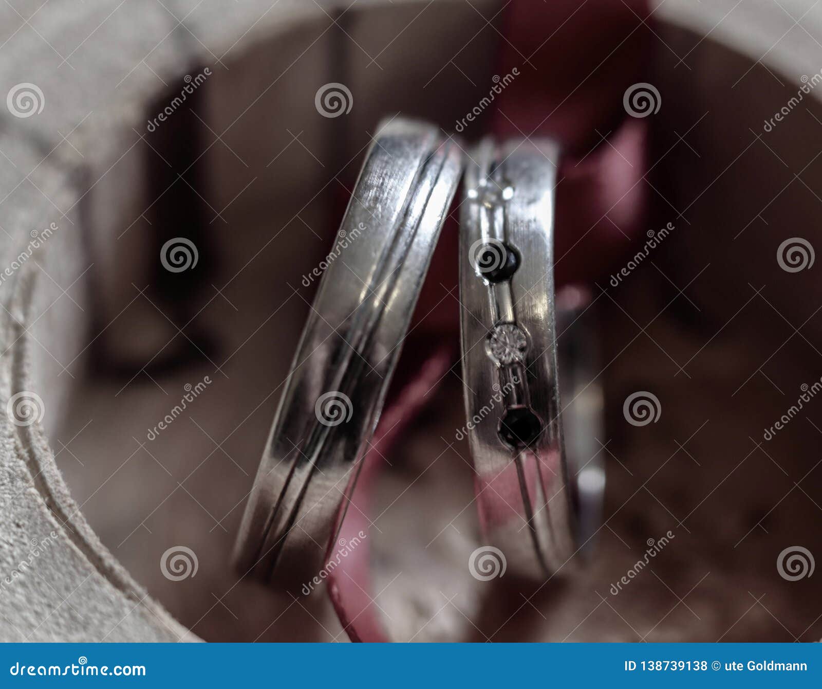 Zwei Ringe Sind Das Symbol Der Liebe Stockfoto - Bild von forever ...