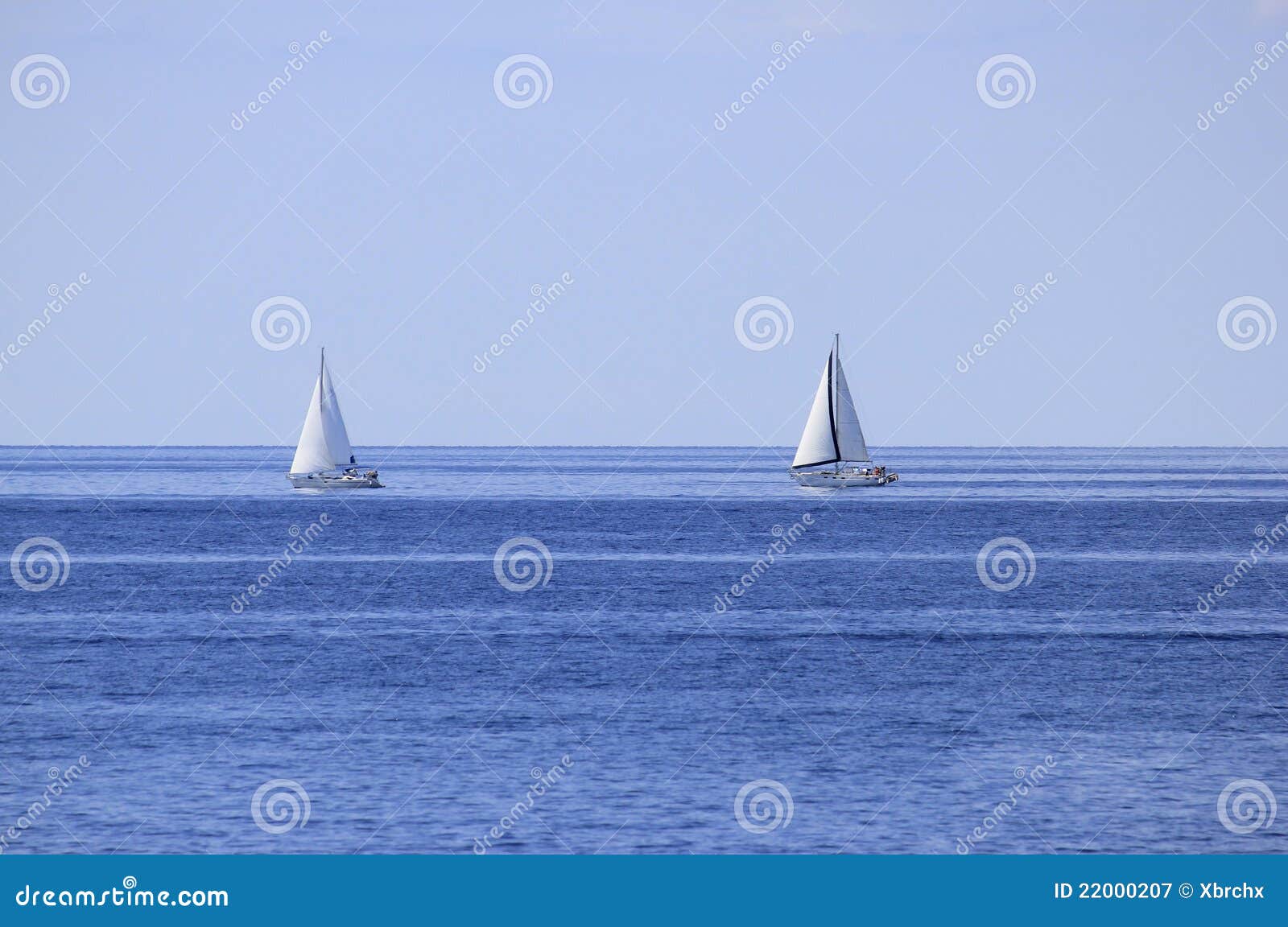 Zwei Segelboote Auf Horizont Der Hohen See Stockbild - Bild von segeln ...