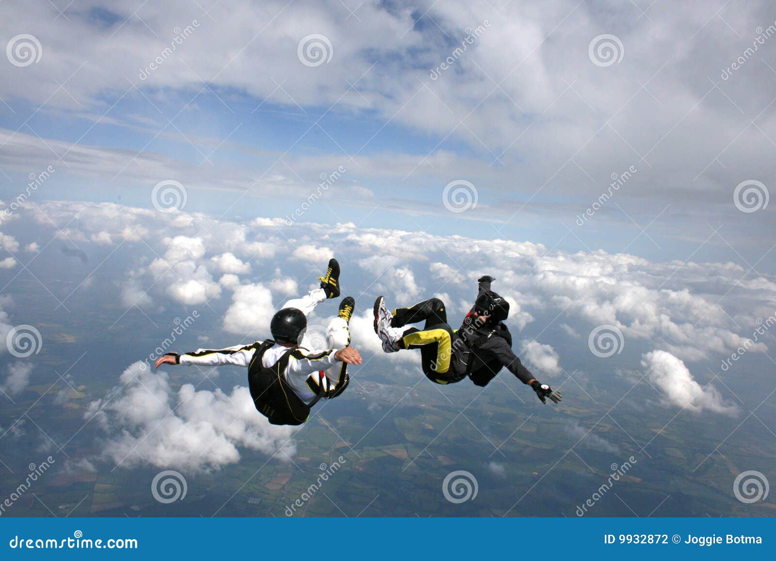 Zwei Skydivers Im Freien Fall Stockfoto - Bild von fallen, skydiver ...