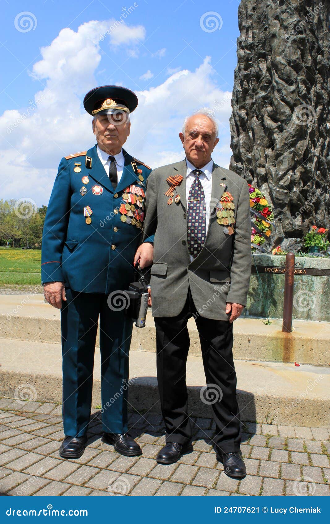 Zwei Veterane redaktionelles foto. Bild von soldat, uniform - 24707621