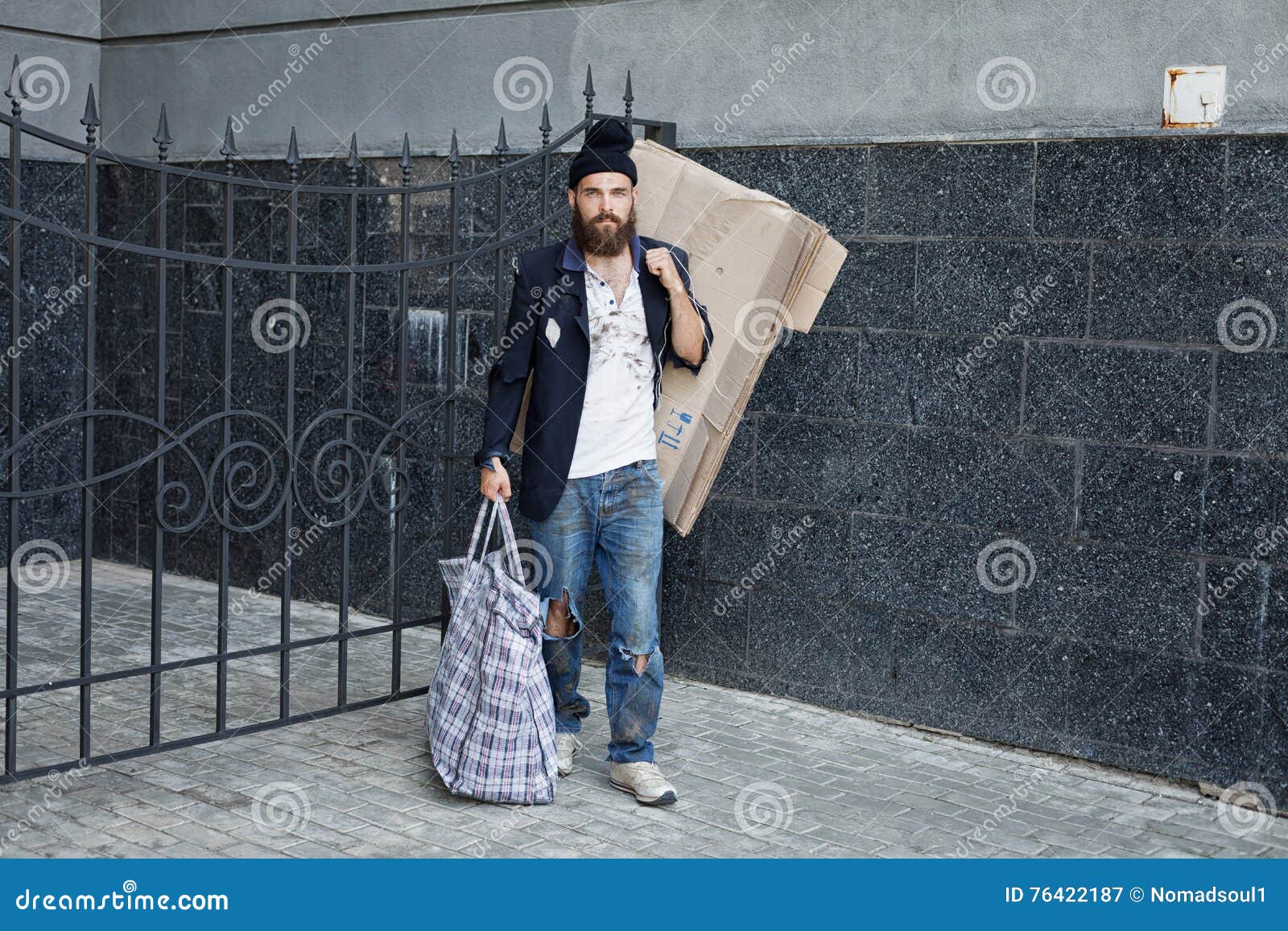 Zwerver op de straat stock afbeelding. Image of mensen - 76422187