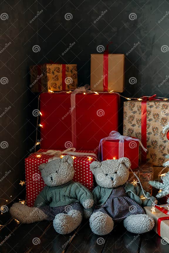árbol De Navidad Con Regalos Y Osos De Peluche Imagen De Archivo