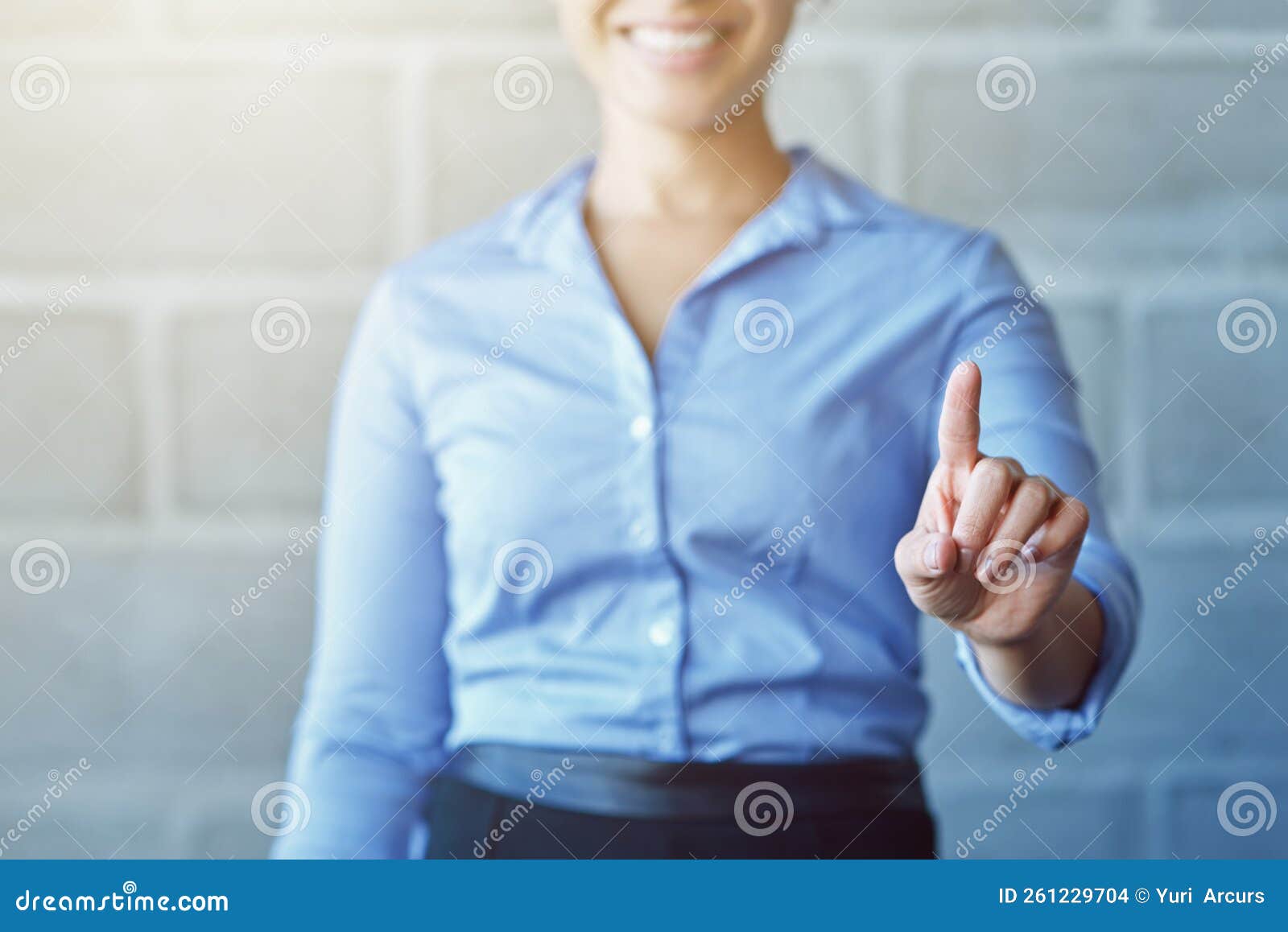 è Pronta Per L'ufficio Del Futuro. Una Donna D'affari Non ... è Pronta Per L'ufficio Del Futuro. Una Donna D'affari Non ...