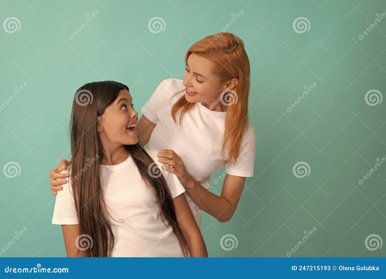 émotions Exprimées Mère Et Fille Joyeuse Portrait De Fille Mère Et