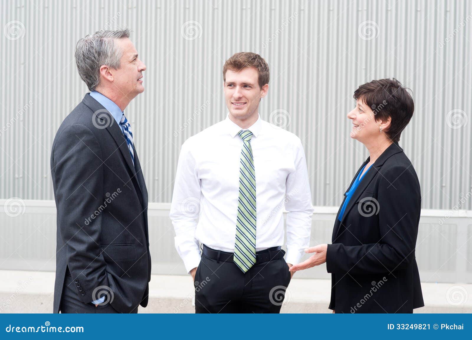 Équipe Heureuse D'affaires Au Bureau Image stock - Image du entreprise ...