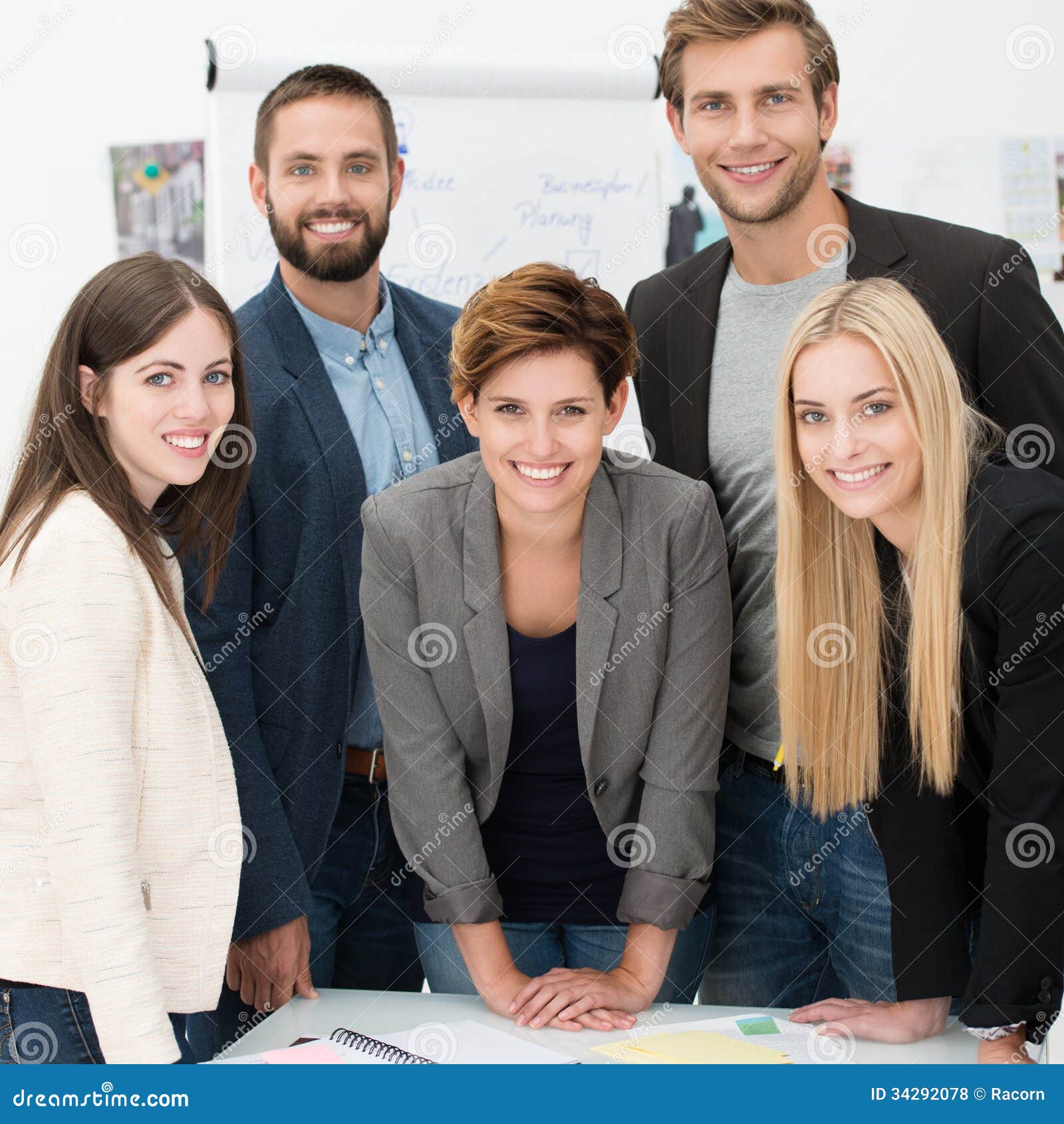 Équipe Réussie Amicale D'affaires Photo stock - Image du associé, débat ...