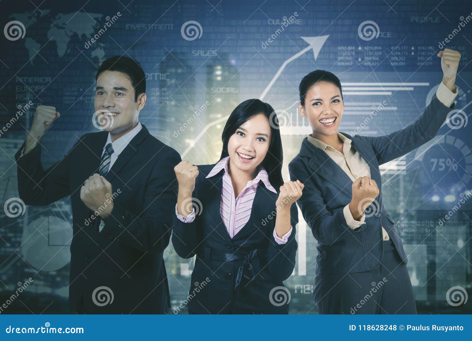 Équipe Réussie D'affaires Avec Le Graphique De Finances De Croissance ...