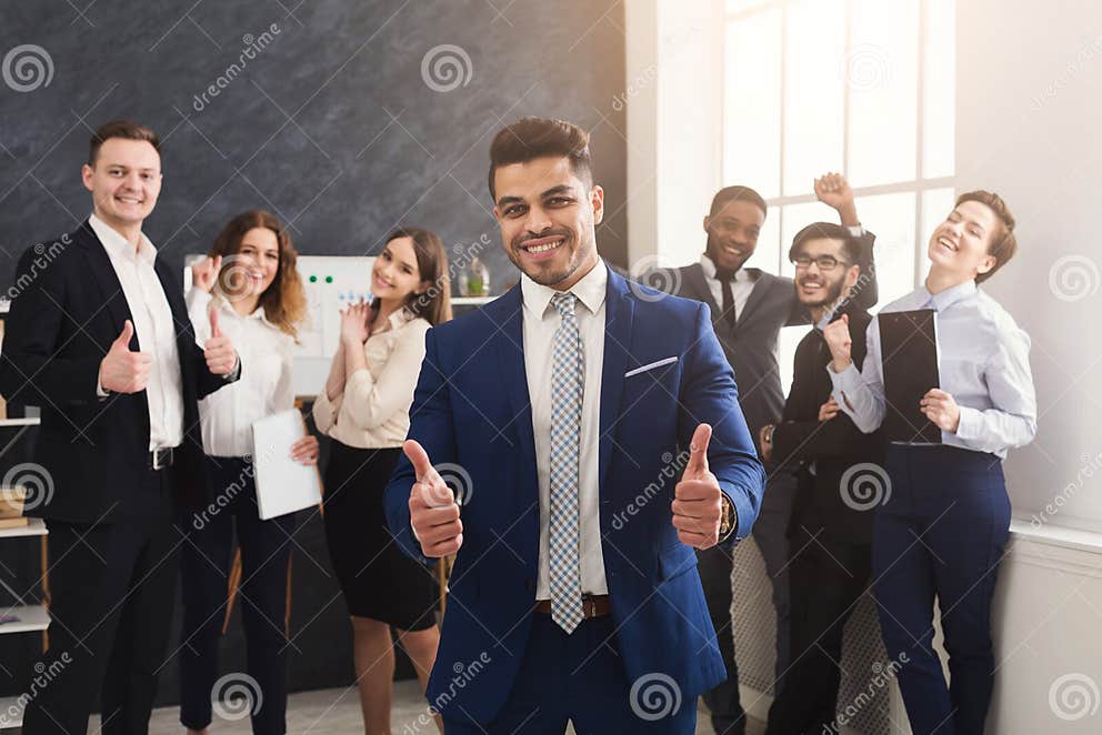 Équipe Réussie D'affaires Dans Le Bureau Moderne Image stock - Image du autorité, étranger ...