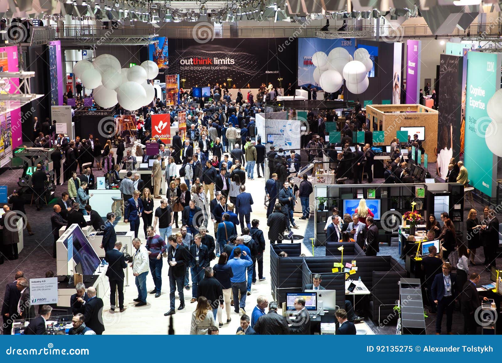 Επισκέπτες στην έκθεση Cebit 2017 στο Αννόβερο Messe, Γερμανία Εκδοτική εικόνα - εικόνα από ...