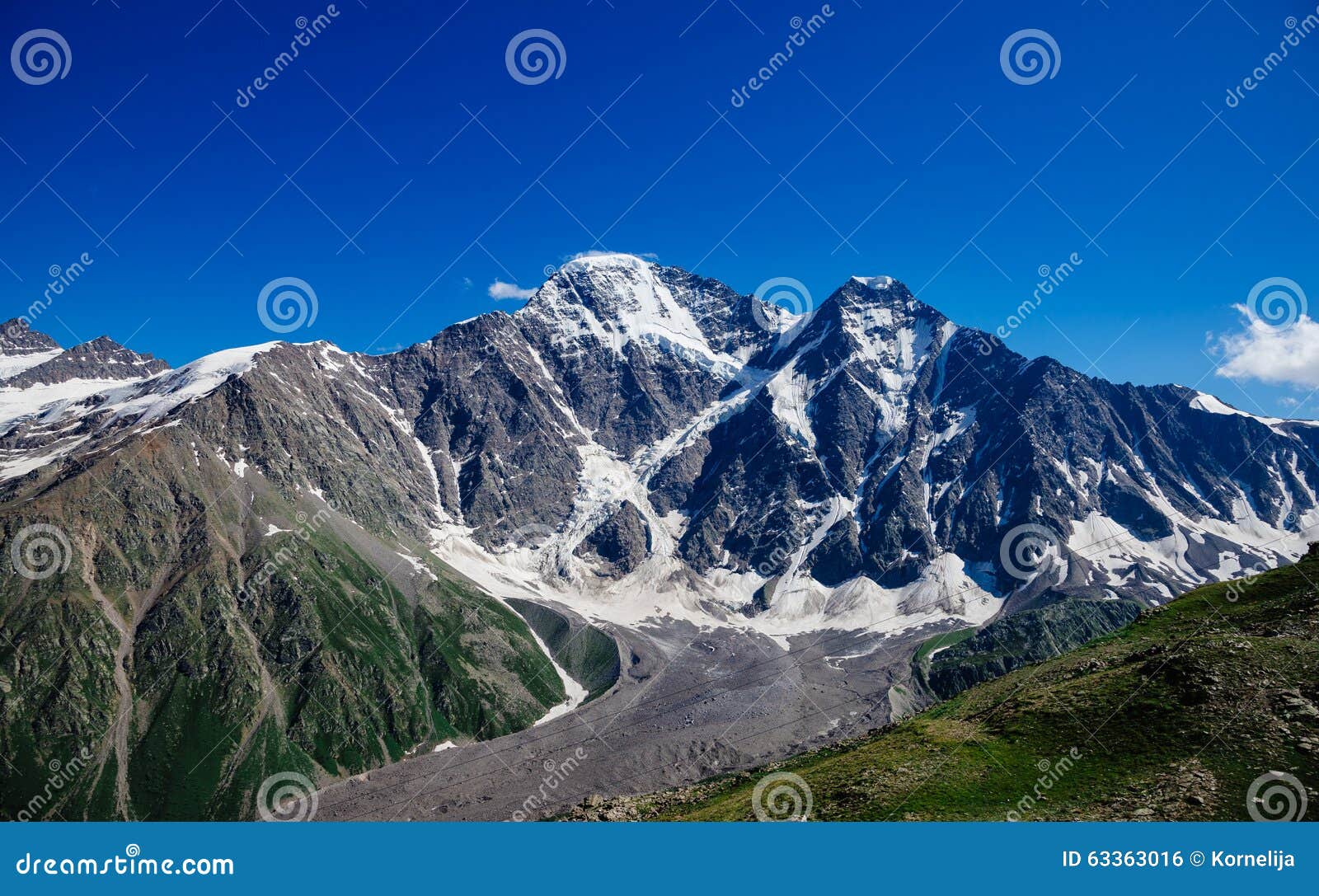 登上Donguz-Orun，冰川七 高加索elbrus 库存照片 - 图片 包括有 下降, 图象: 63363016