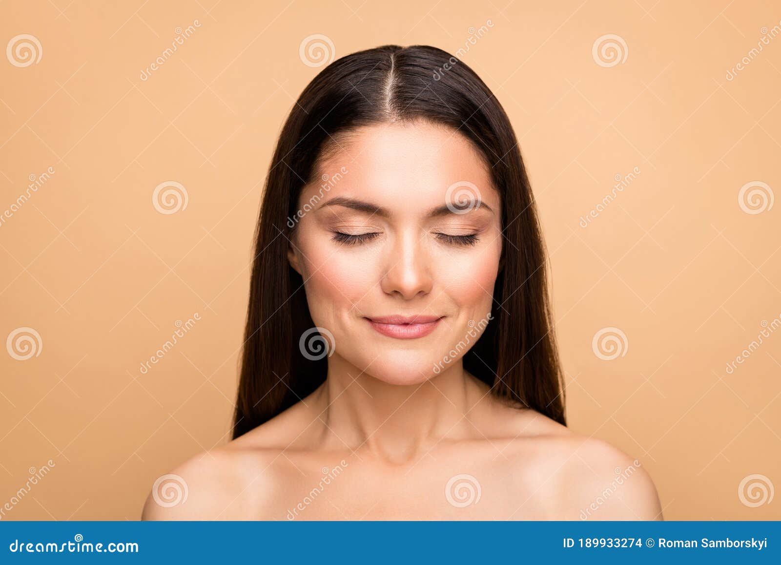 令人惊艳的裸体成熟拉丁女人无和平情绪完美审美自然美眼的特写 库存照片 图片 包括有 新鲜 至善至美 189933274