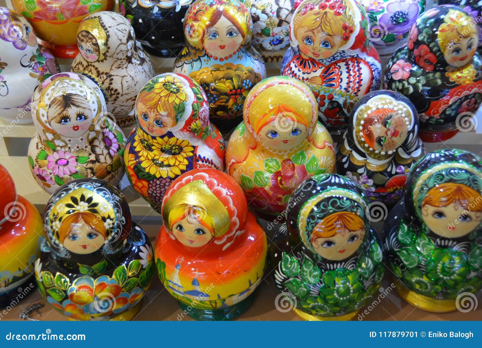 俄国matryoshka玩偶 库存图片. 图片 包括有 绘画, 木头, 玩具, 传统, 市场, 纪念品 - 117879701