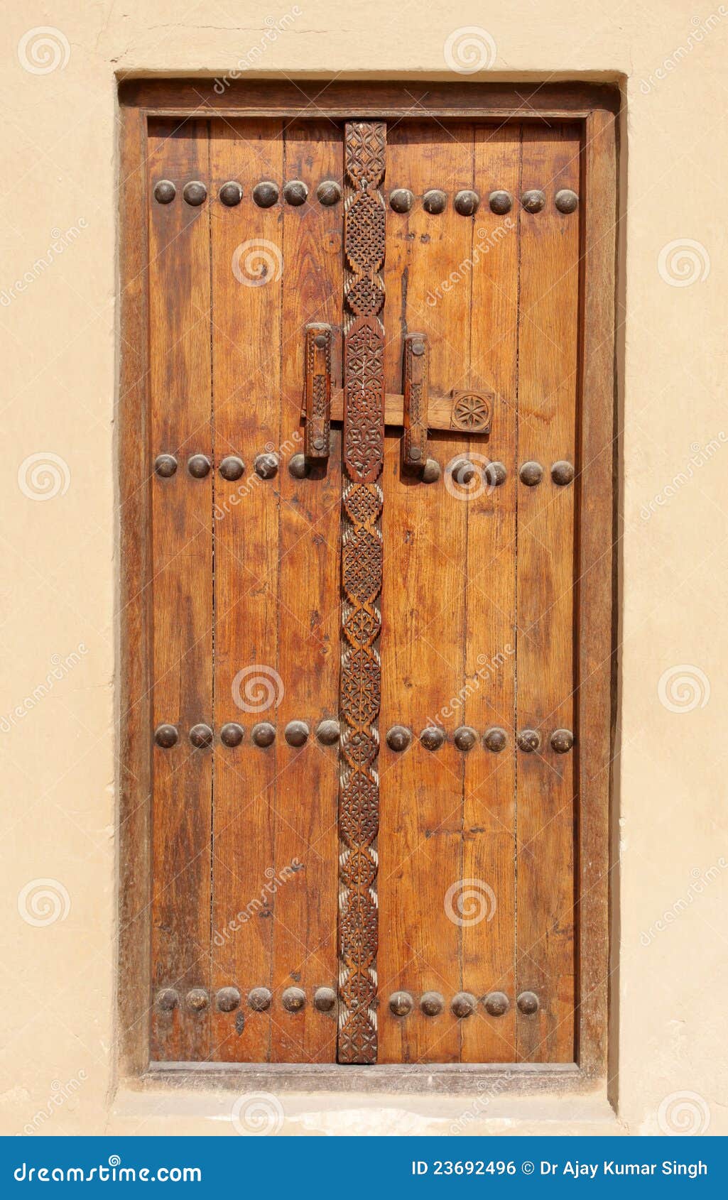 古老巴林被雕刻的门堡垒riffa 库存照片. 图片 包括有 东方, 美妙地, 司法警察, 历史, 设计, 钉子 - 23692496